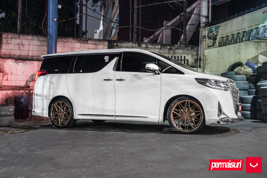 TOYOTA ALPHARD - HYBRID FORGED SERIES: HF-7 - Vossen Wheels
