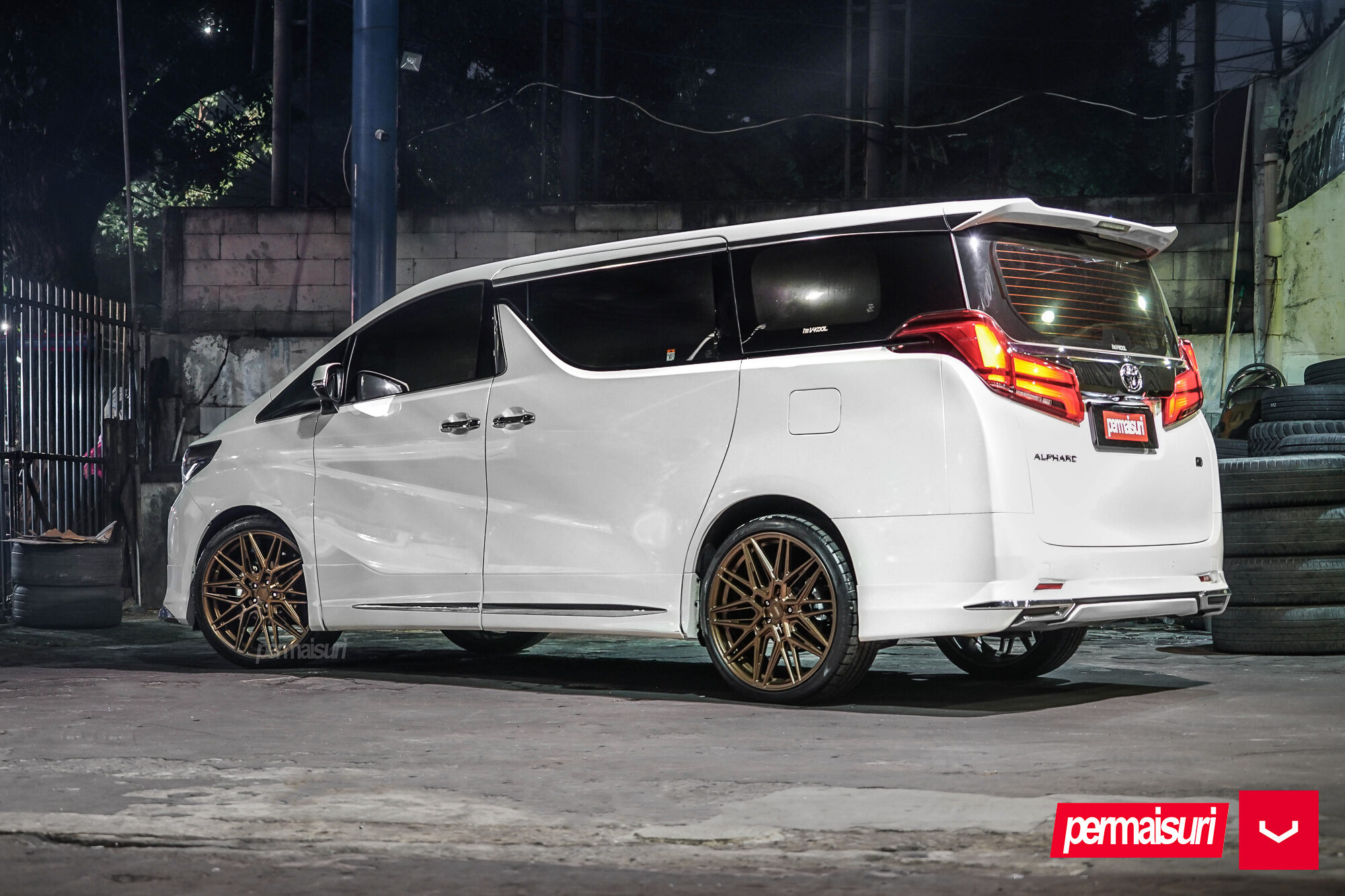 TOYOTA ALPHARD - HYBRID FORGED SERIES: HF-7 - Vossen Wheels
