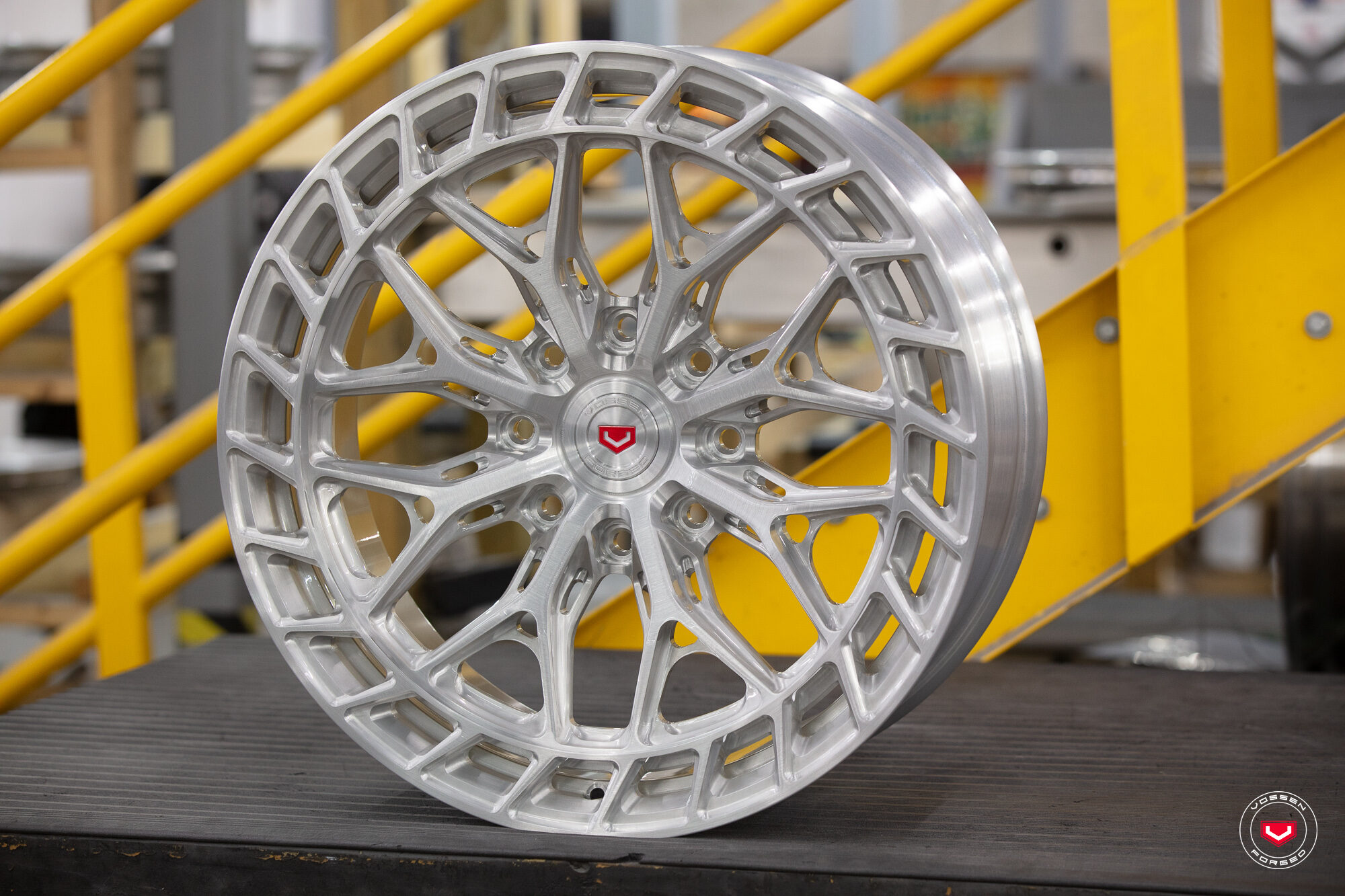 LC3 SERIES: LC3-01T (8-LUG) - Vossen Wheels