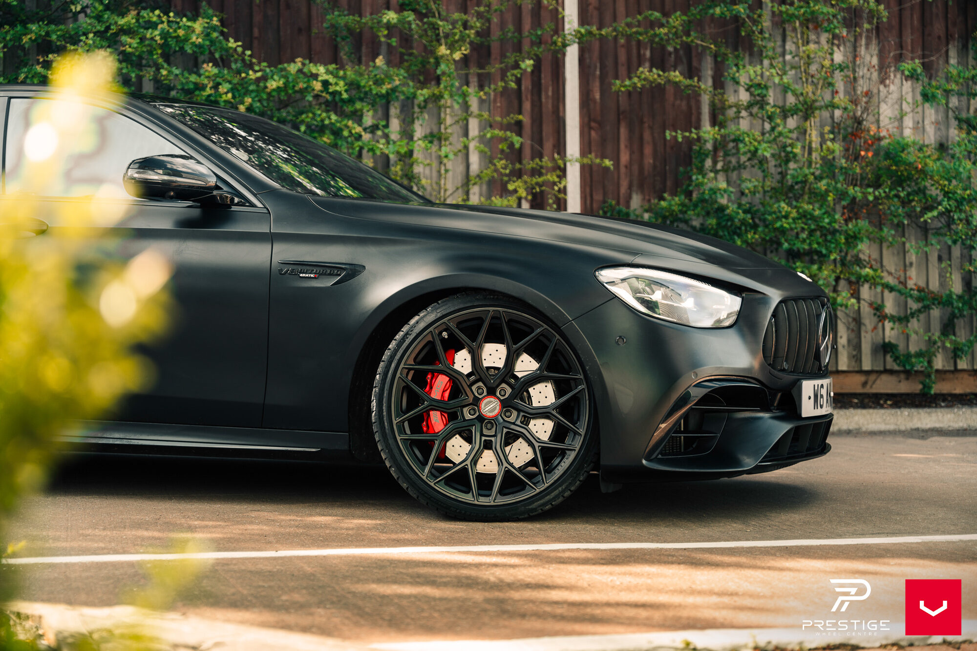 MERCEDES AMG E63S - HYBRID FORGED SERIES: HF-2 - Vossen Wheels