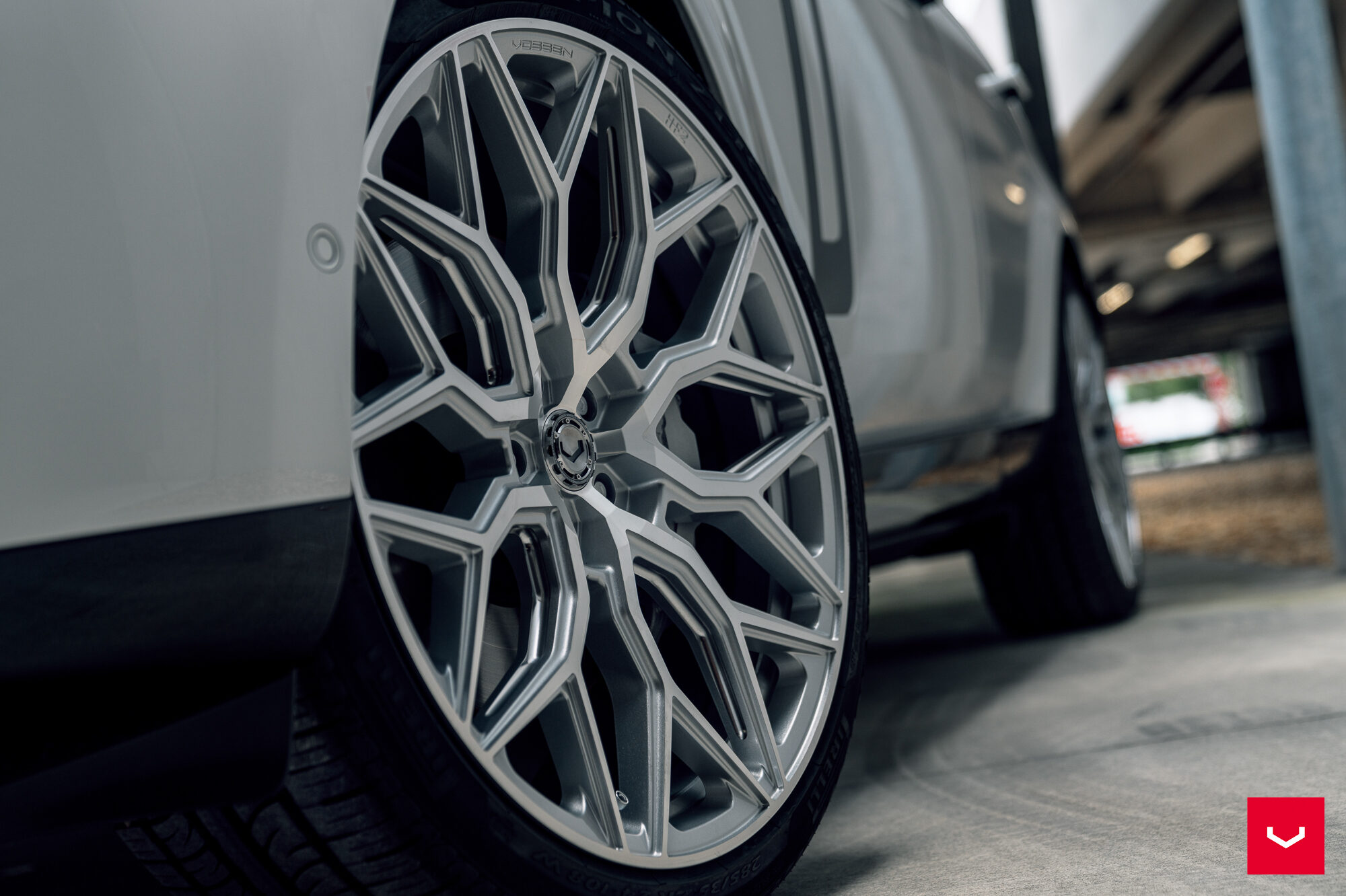 LAND ROVER RANGE ROVER - HYBRID FORGED SERIES: HF-2 - Vossen Wheels