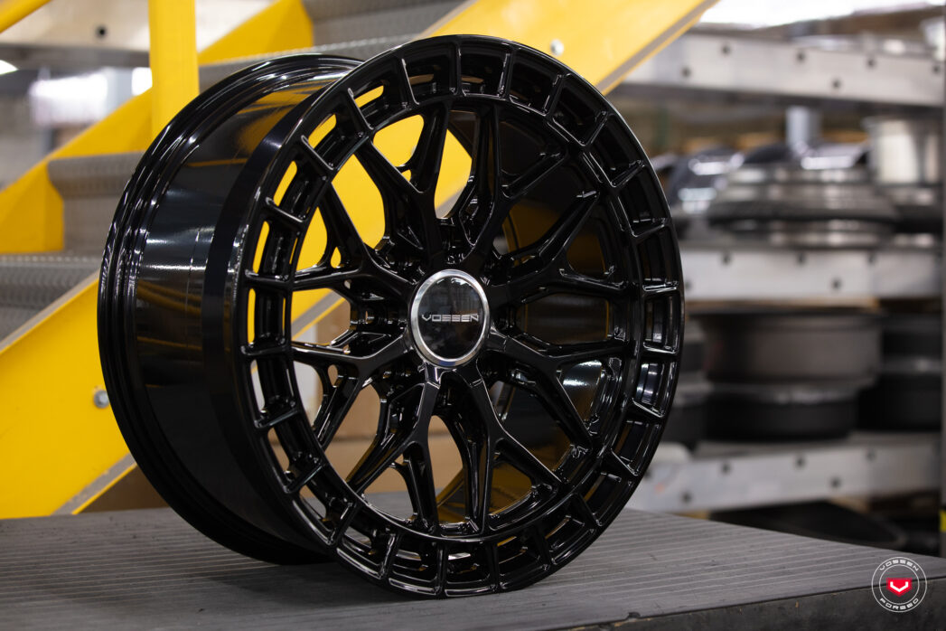 LC3 SERIES: LC3-01 (8-LUG) - Vossen Wheels