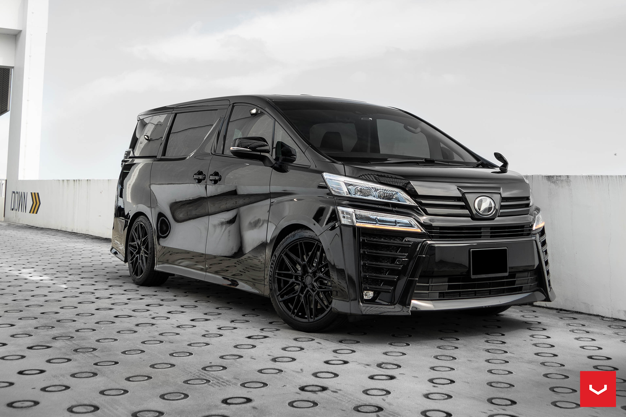 TOYOTA ALPHARD - HYBRID FORGED SERIES: HF-7 - Vossen Wheels