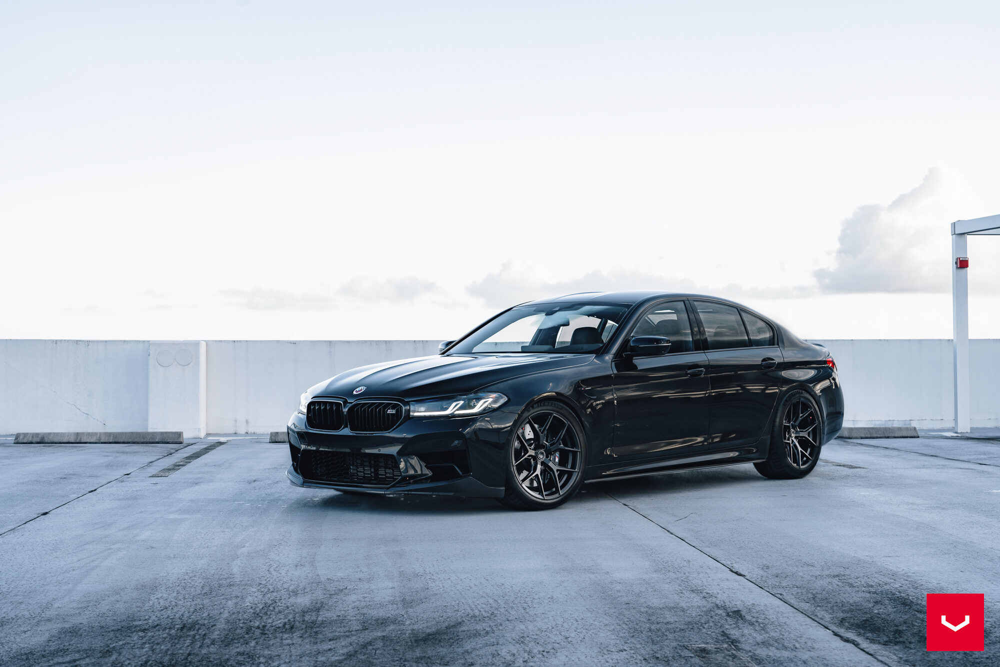 BMW F90 M5 - HYBRID FORGED SERIES: HF-5 - Vossen Wheels