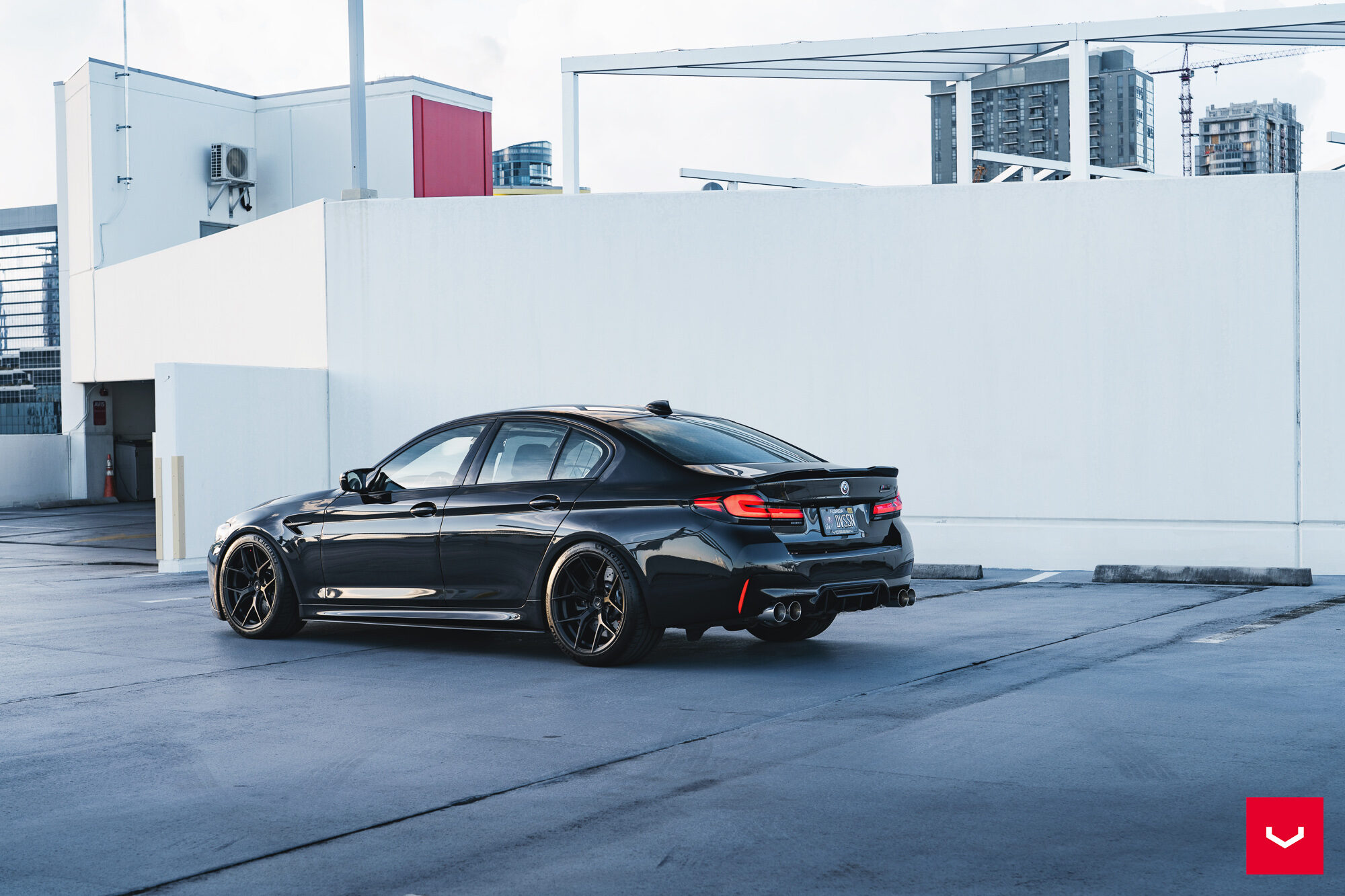 BMW F90 M5 - HYBRID FORGED SERIES: HF-5 - Vossen Wheels