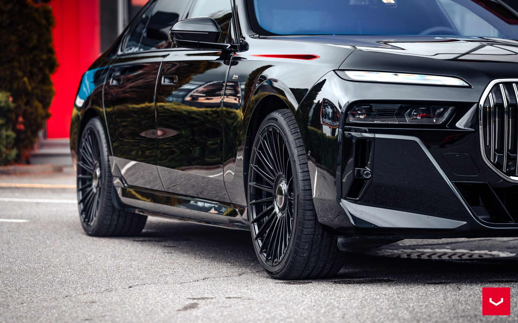 BMW I7 G70 - HYBRID FORGED SERIES: HF-8 - Vossen Wheels