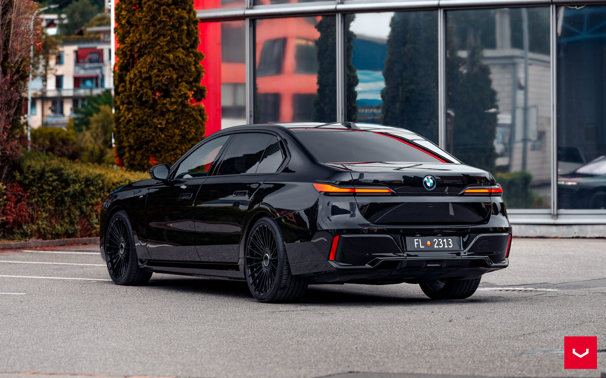 BMW I7 G70 - HYBRID FORGED SERIES: HF-8 - Vossen Wheels