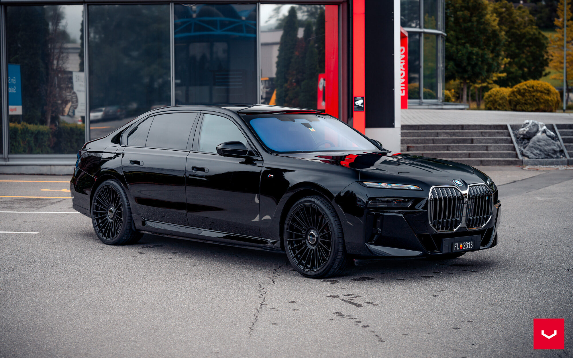 BMW I7 G70 - HYBRID FORGED SERIES: HF-8 - Vossen Wheels