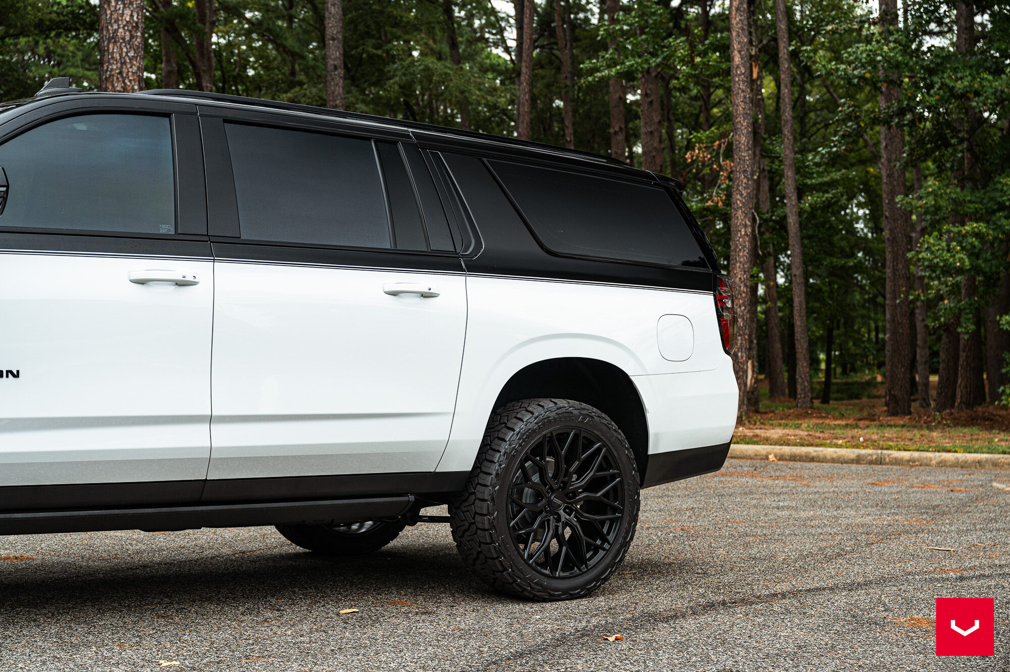CHEVROLET SUBURBAN - HYBRID FORGED SERIES: HF6-3 - Vossen Wheels