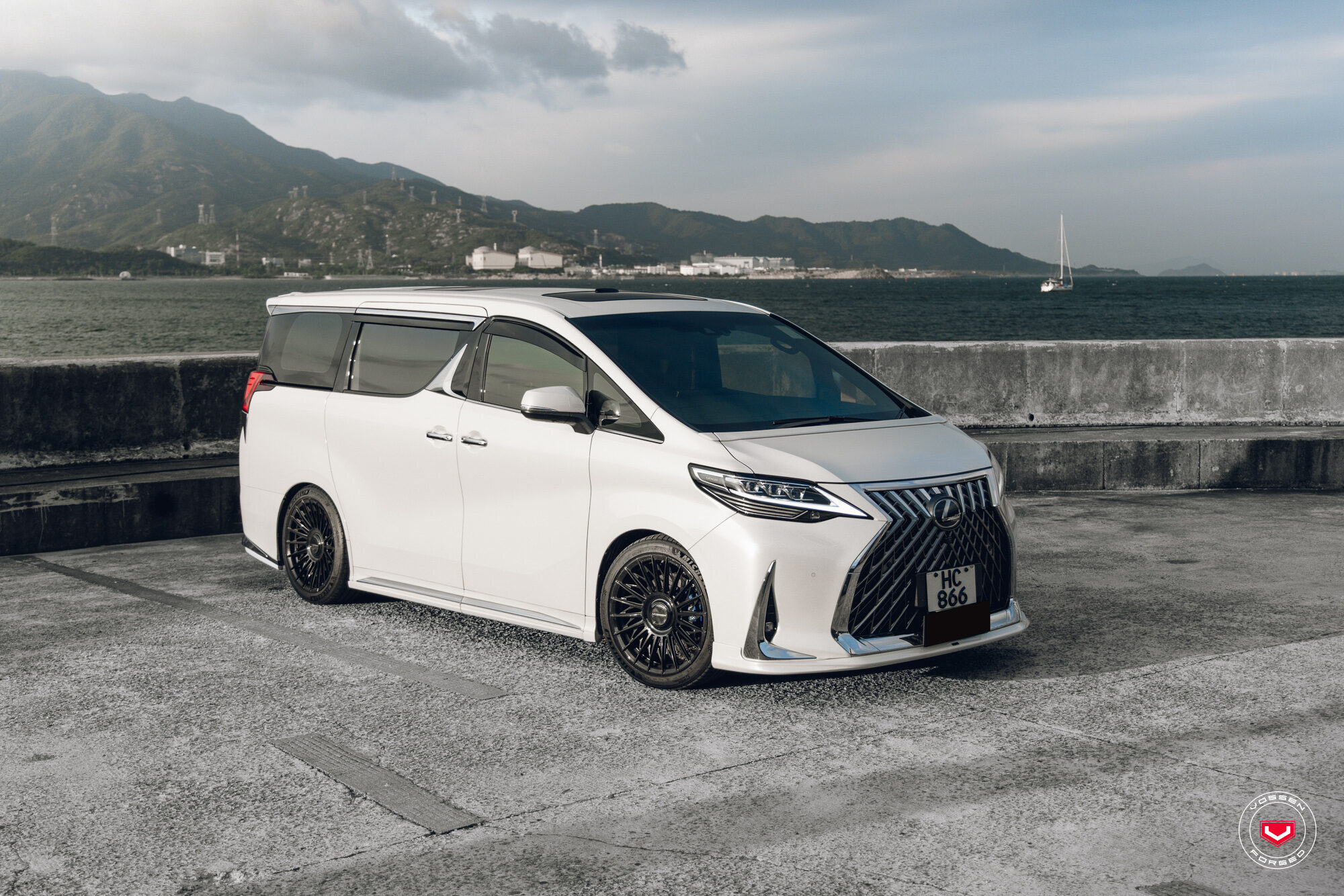 LEXUS LM 350 - SERIES 17: S17-15T - Vossen Wheels