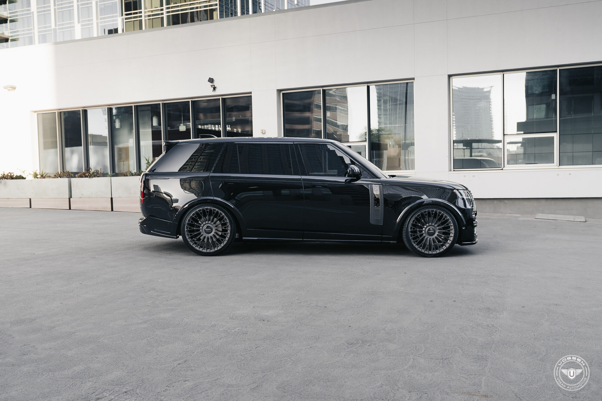 LAND ROVER RANGE ROVER - URBAN AUTOMOTIVE X VOSSEN: UV-6 - Vossen Wheels