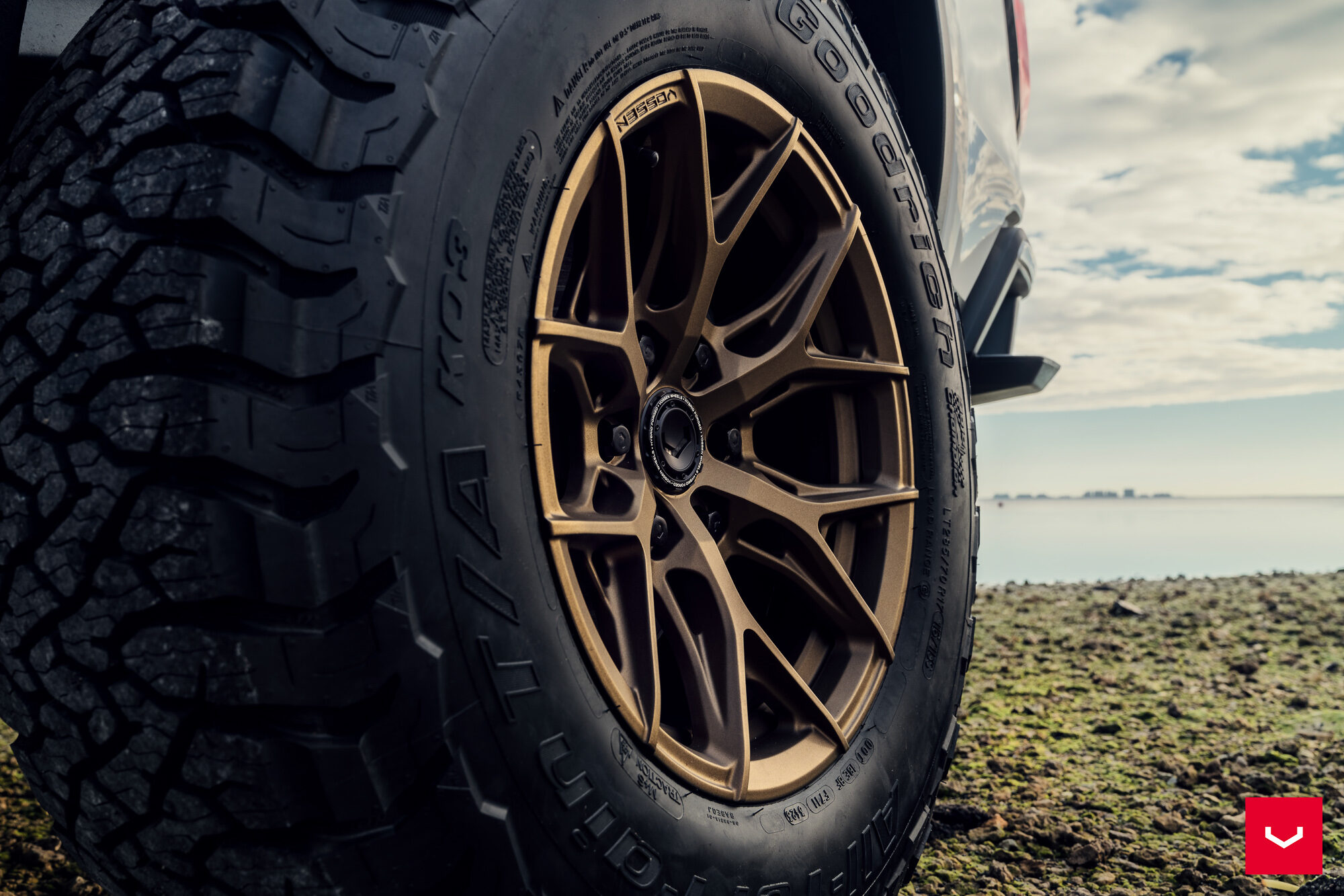 GMC CANYON AT4 - HYBRID FORGED SERIES: HF6-4 - Vossen Wheels