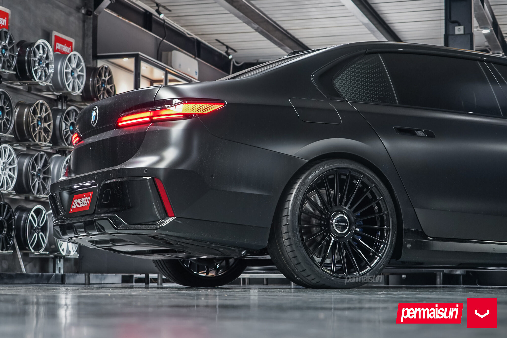 BMW G70 7 SERIES - HYBRID FORGED SERIES: HF-8 - Vossen Wheels