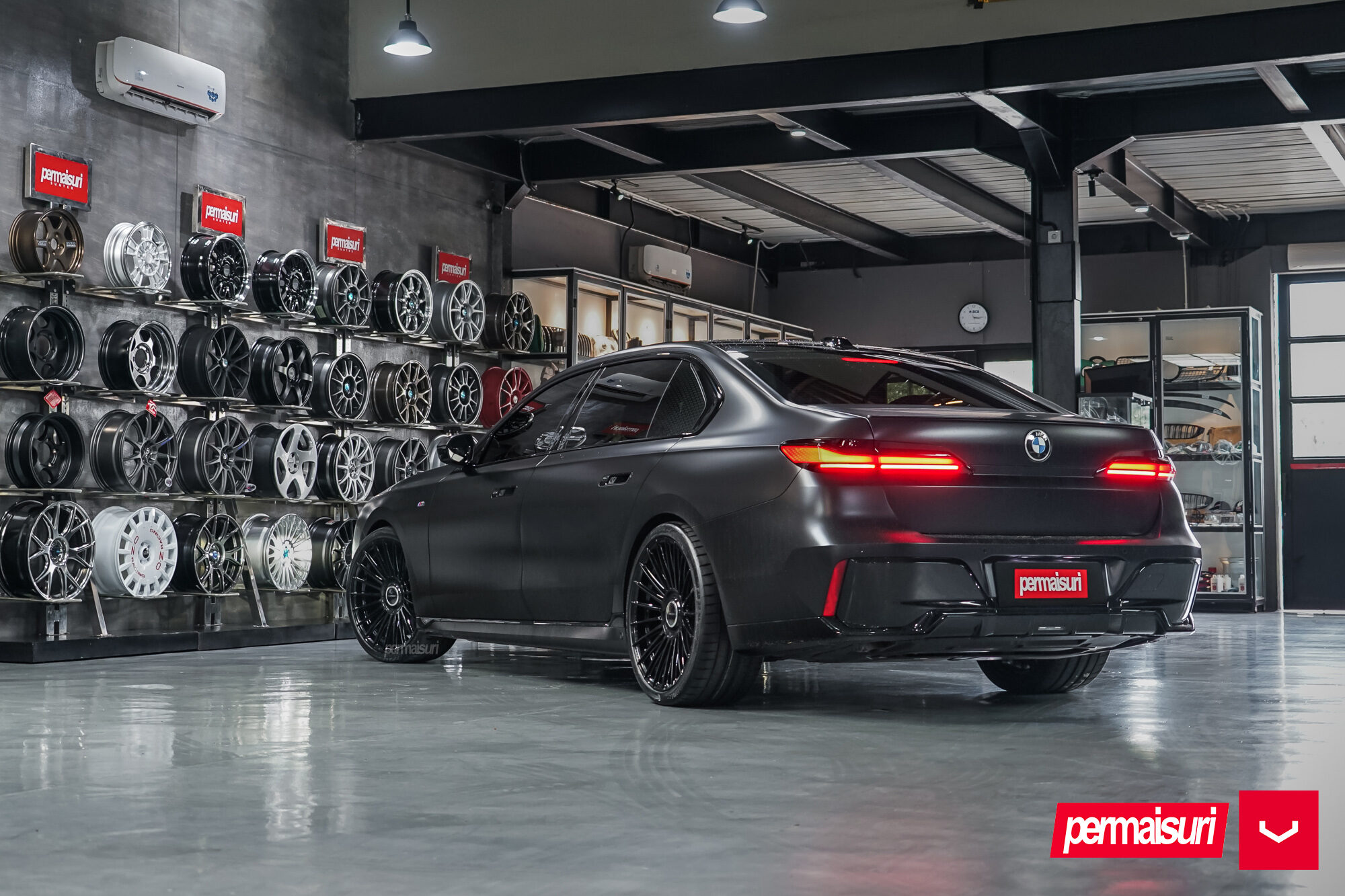 BMW G70 7 SERIES - HYBRID FORGED SERIES: HF-8 - Vossen Wheels