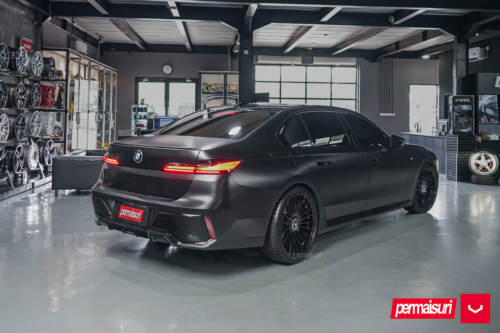 BMW G70 7 SERIES - HYBRID FORGED SERIES: HF-8 - Vossen Wheels