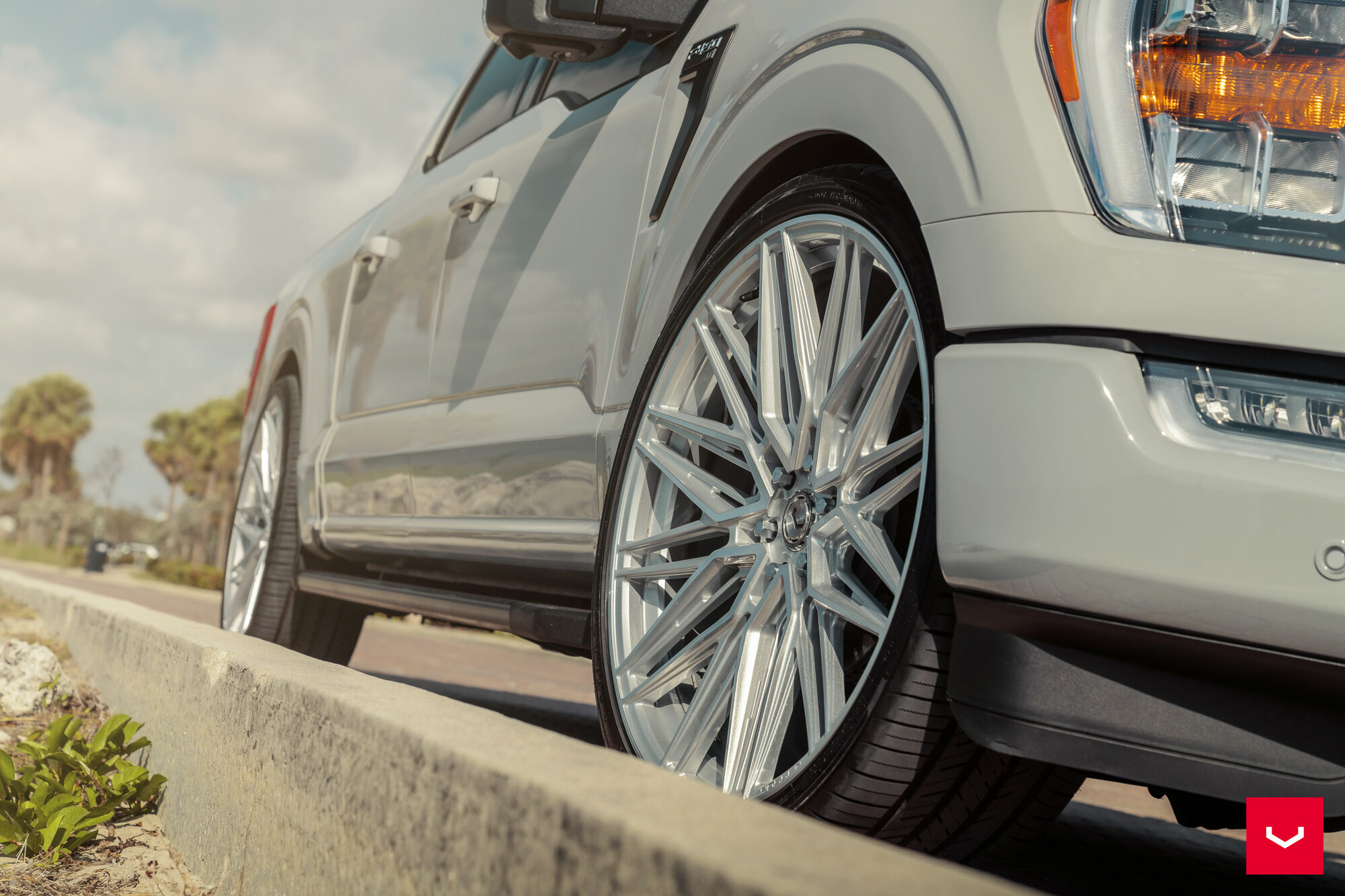 FORD F-150 - HYBRID FORGED SERIES: HF6-5 - Vossen Wheels