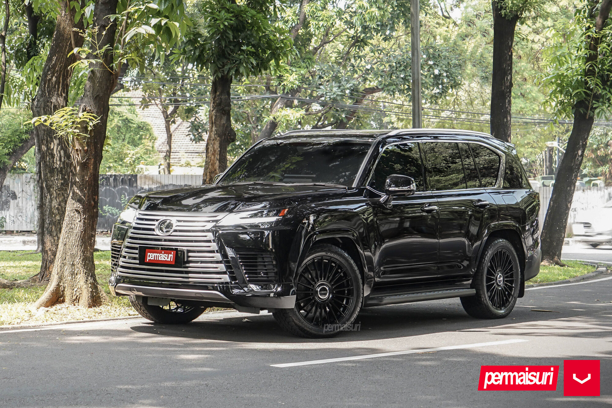LEXUS LX600 - HYBRID FORGED SERIES: HF-8 - Vossen Wheels
