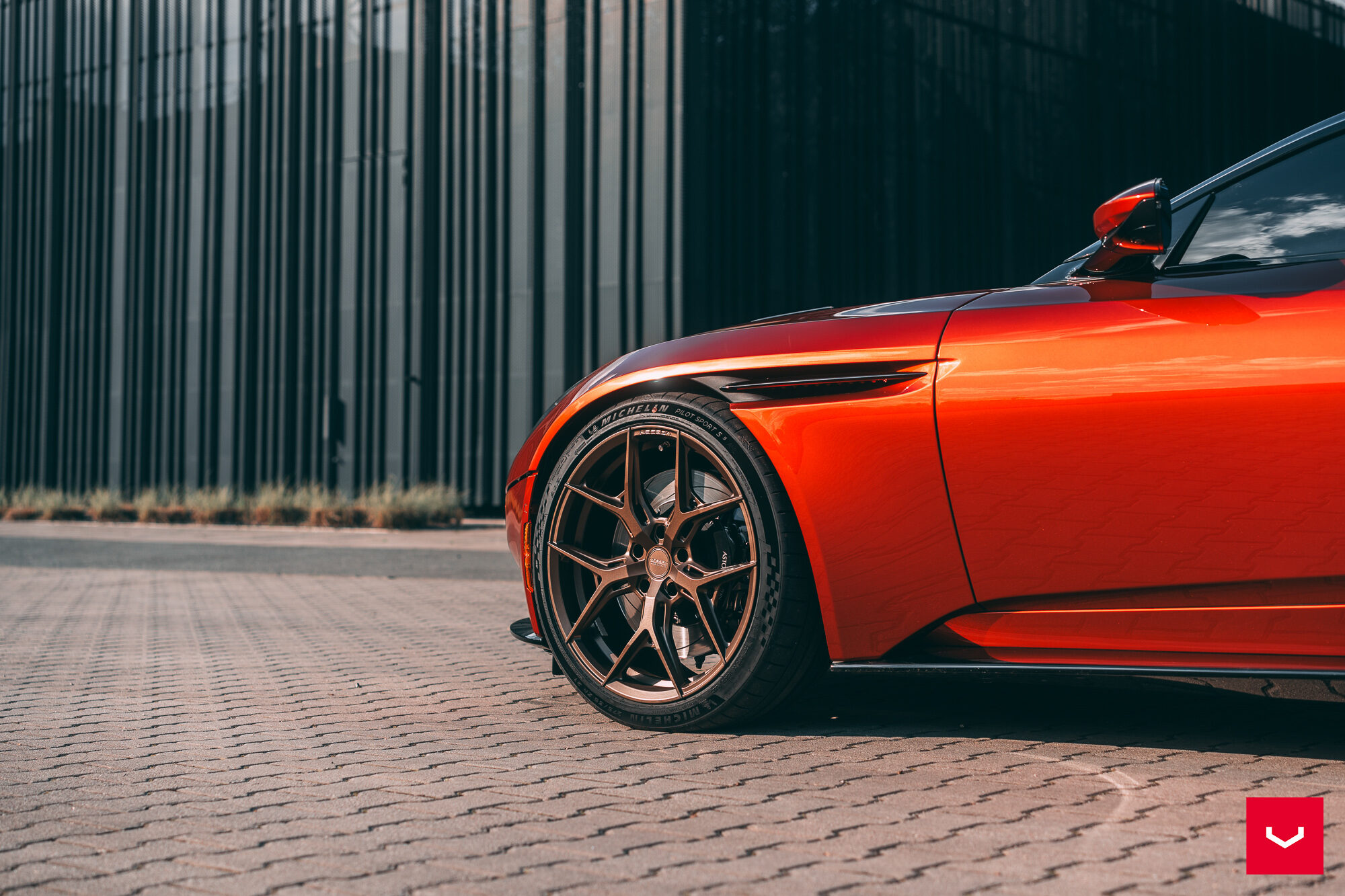 ASTON MARTIN DB11 - HYBRID FORGED SERIES: HF-5 - Vossen Wheels