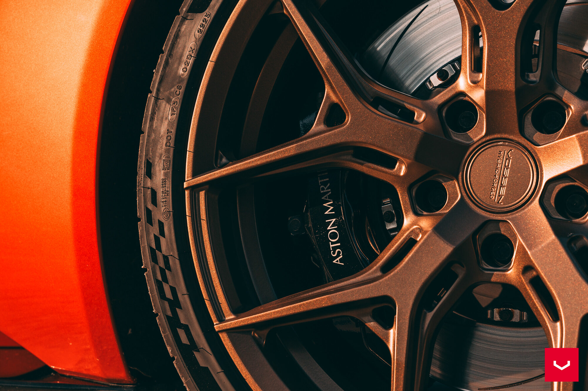 ASTON MARTIN DB11 - HYBRID FORGED SERIES: HF-5 - Vossen Wheels