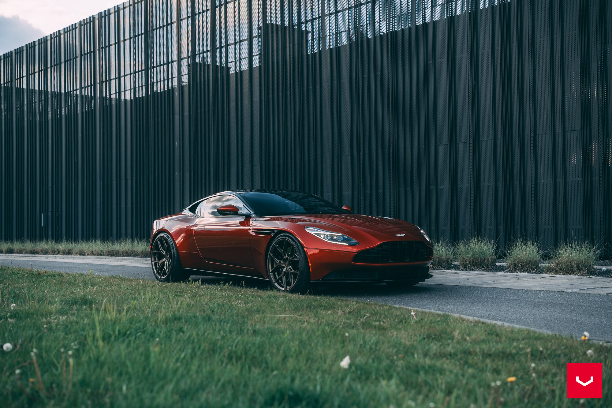 ASTON MARTIN DB11 - HYBRID FORGED SERIES: HF-5 - Vossen Wheels
