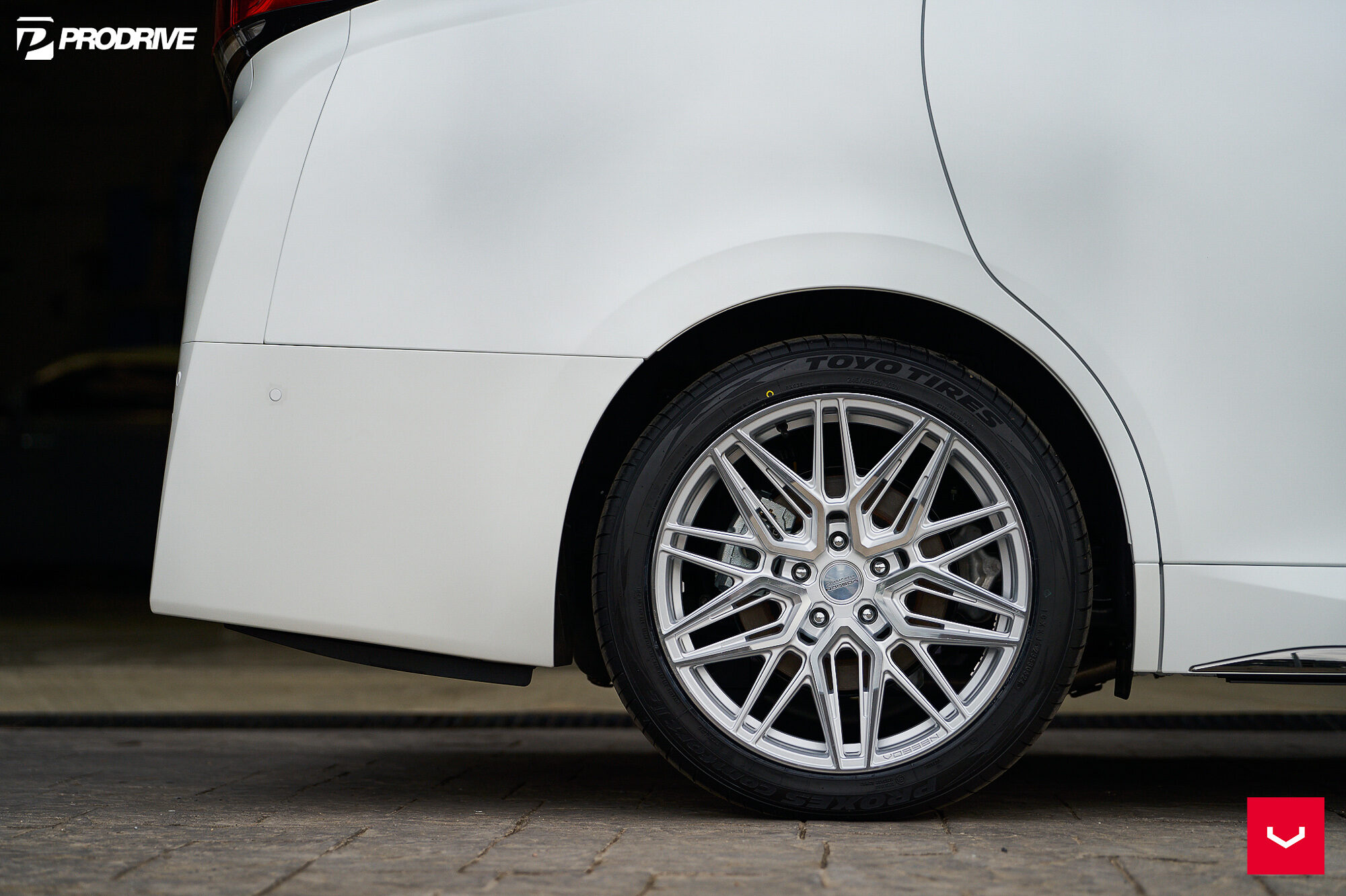 TOYOTA VELLFIRE - HYBRID FORGED SERIES: HF-7 - Vossen Wheels