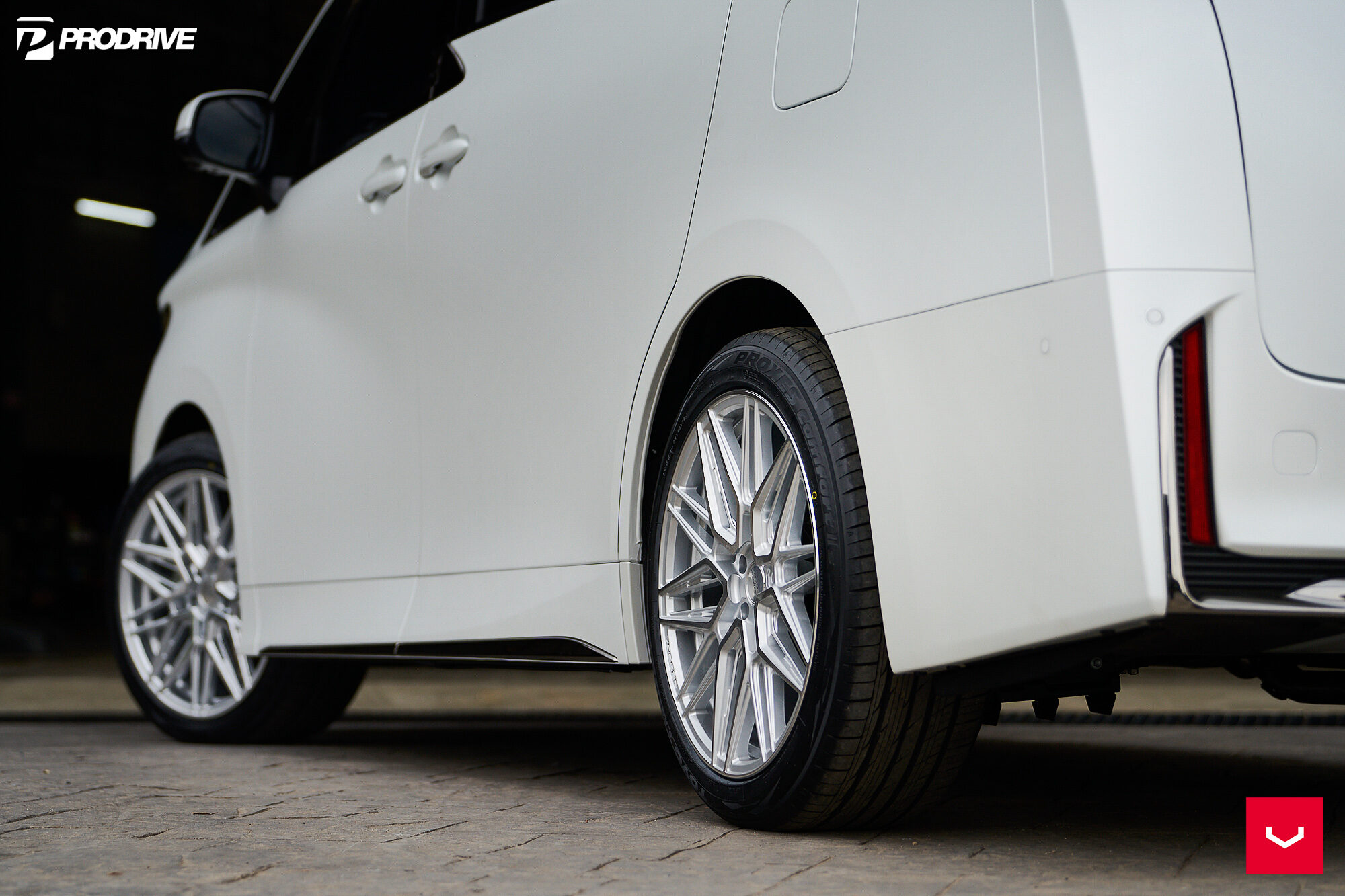 TOYOTA VELLFIRE - HYBRID FORGED SERIES: HF-7 - Vossen Wheels