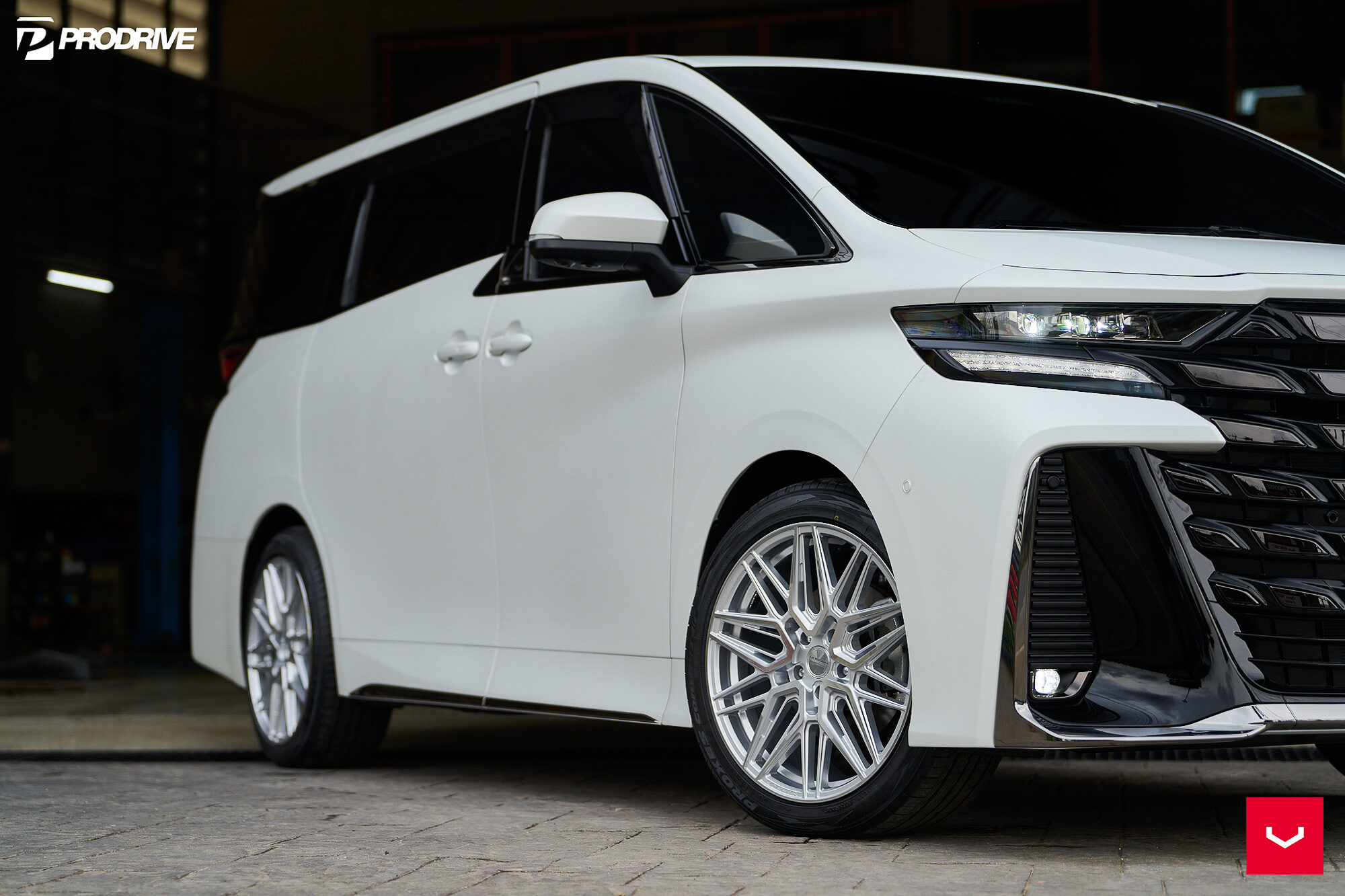 TOYOTA VELLFIRE - HYBRID FORGED SERIES: HF-7 - Vossen Wheels