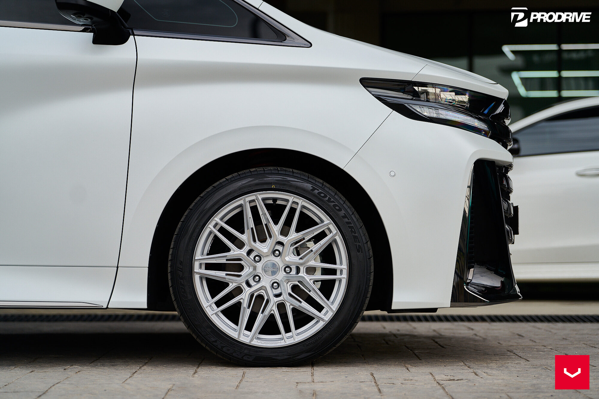 TOYOTA VELLFIRE - HYBRID FORGED SERIES: HF-7 - Vossen Wheels