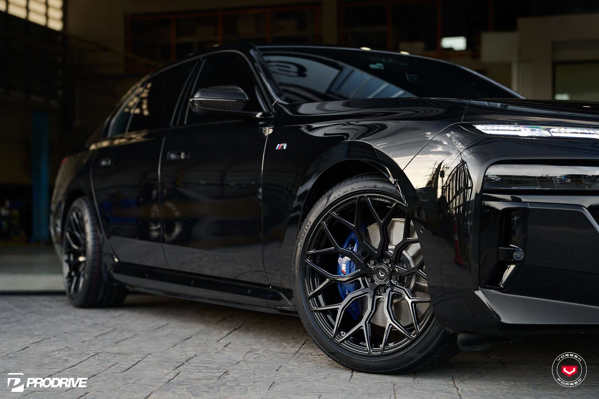 BMW 750e G70 - SERIES 17: S17-01 - Vossen Wheels