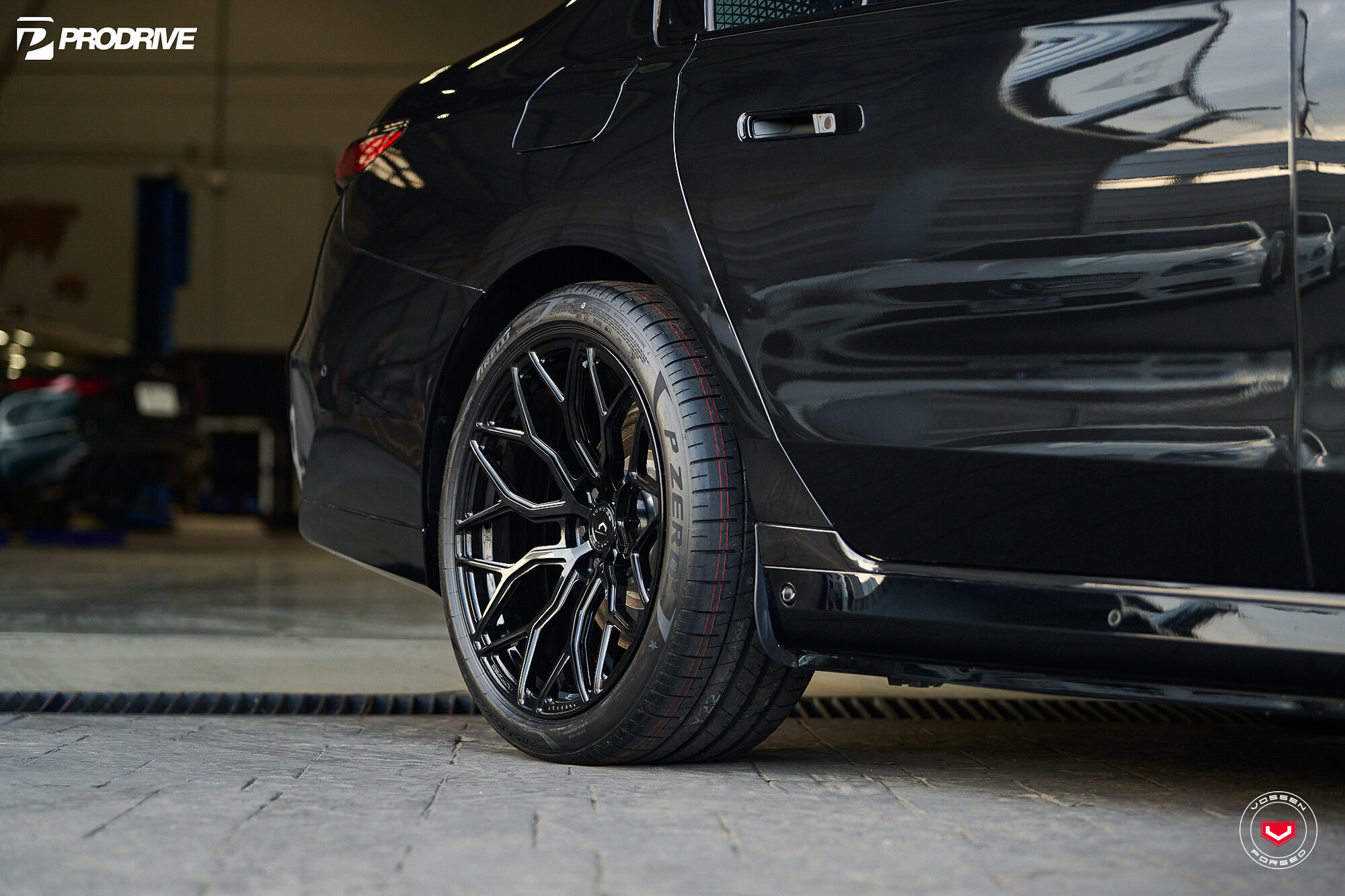 BMW 750e G70 - SERIES 17: S17-01 - Vossen Wheels