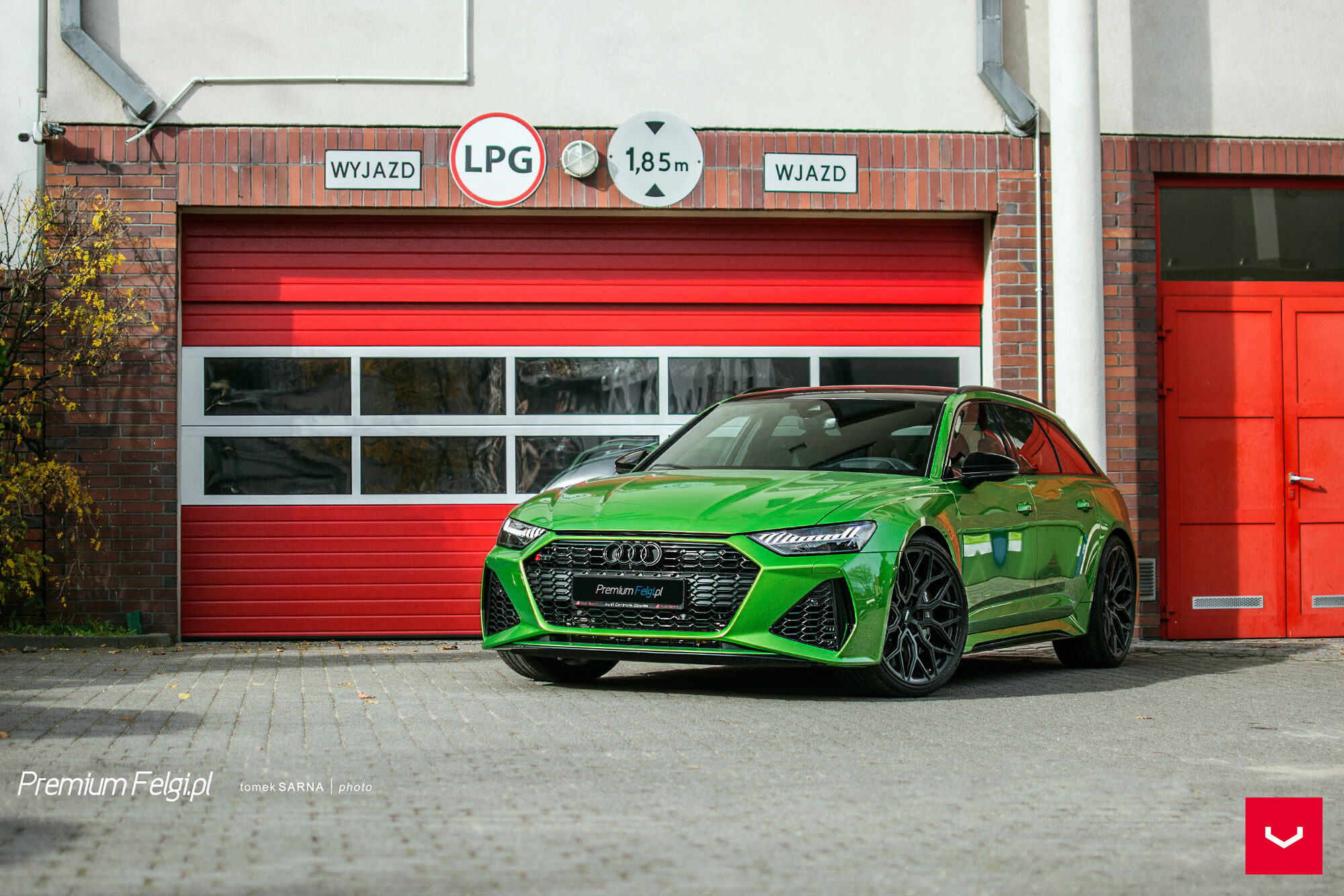AUDI RS6 - HYBRID FORGED SERIES: HF-2 - Vossen Wheels