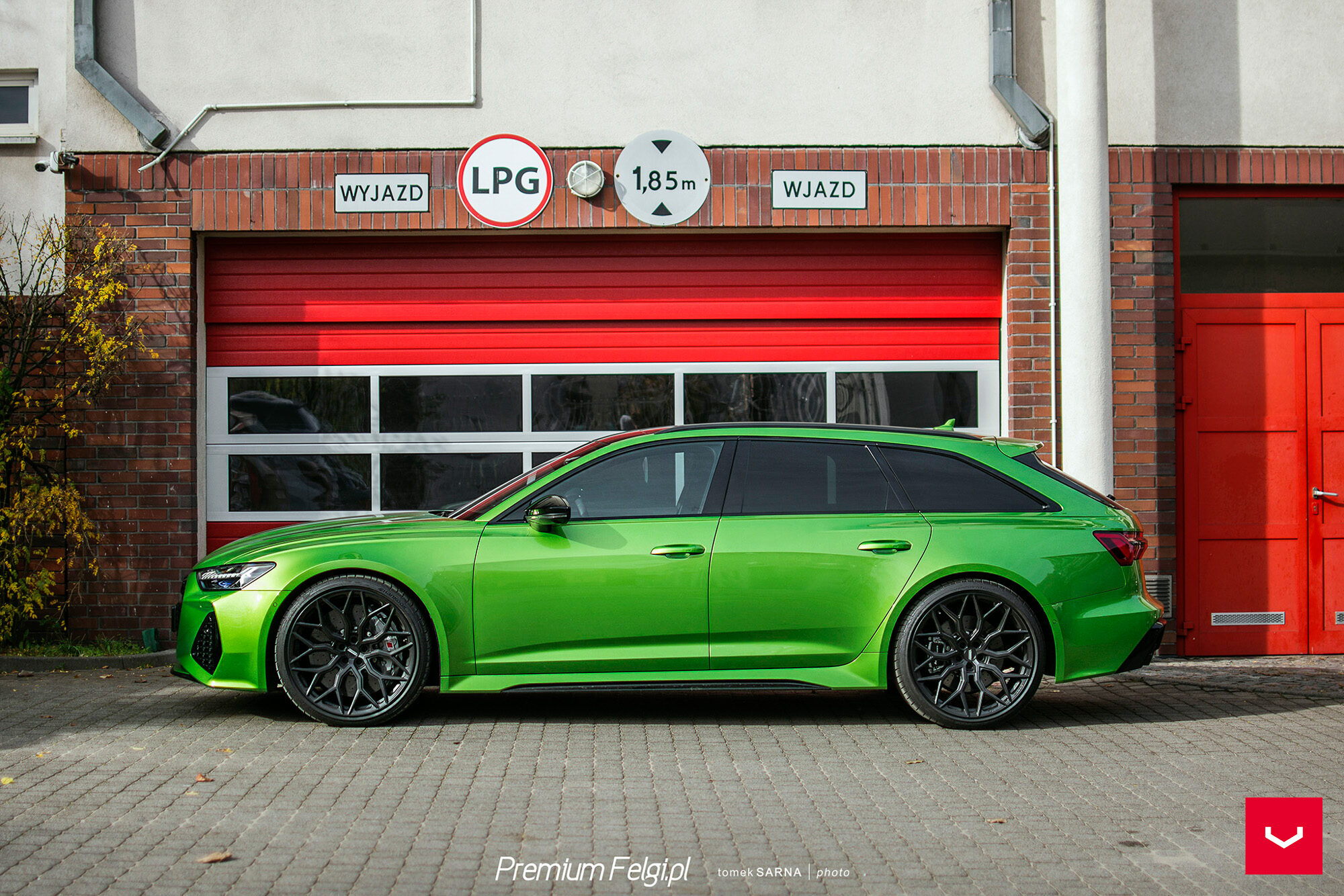 AUDI RS6 - HYBRID FORGED SERIES: HF-2 - Vossen Wheels