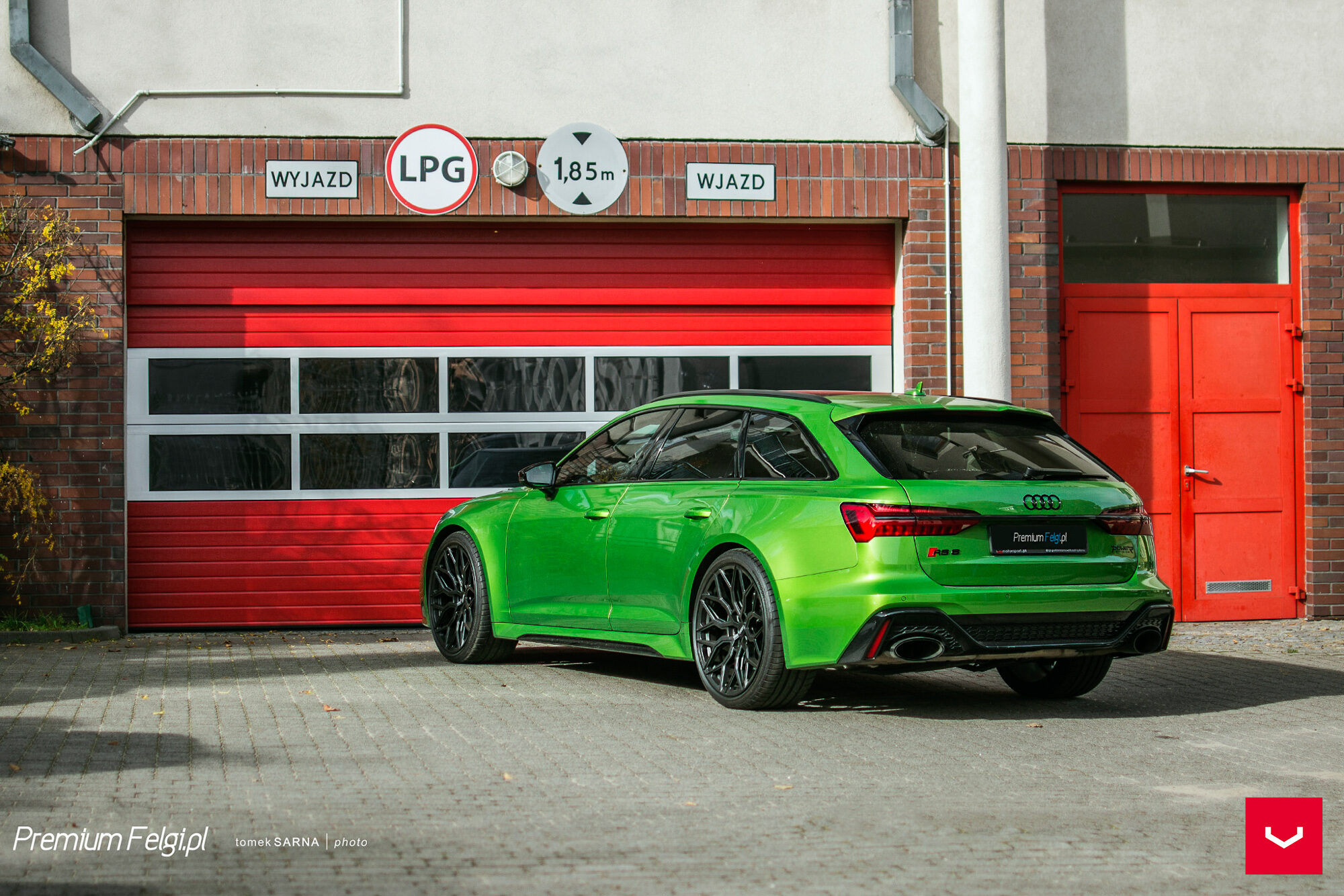 AUDI RS6 - HYBRID FORGED SERIES: HF-2 - Vossen Wheels