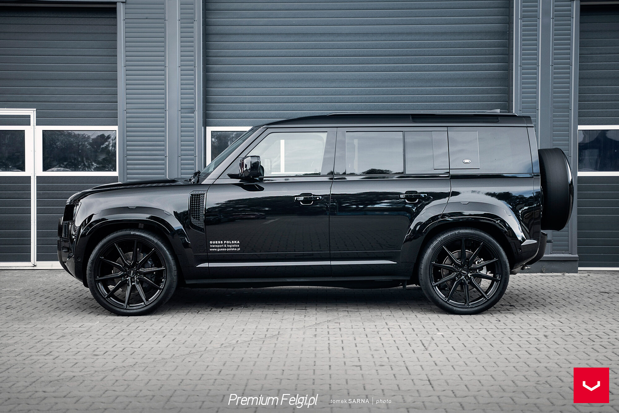 LAND ROVER DEFENDER 110 - HYBRID FORGED SERIES: HF-3 - Vossen Wheels
