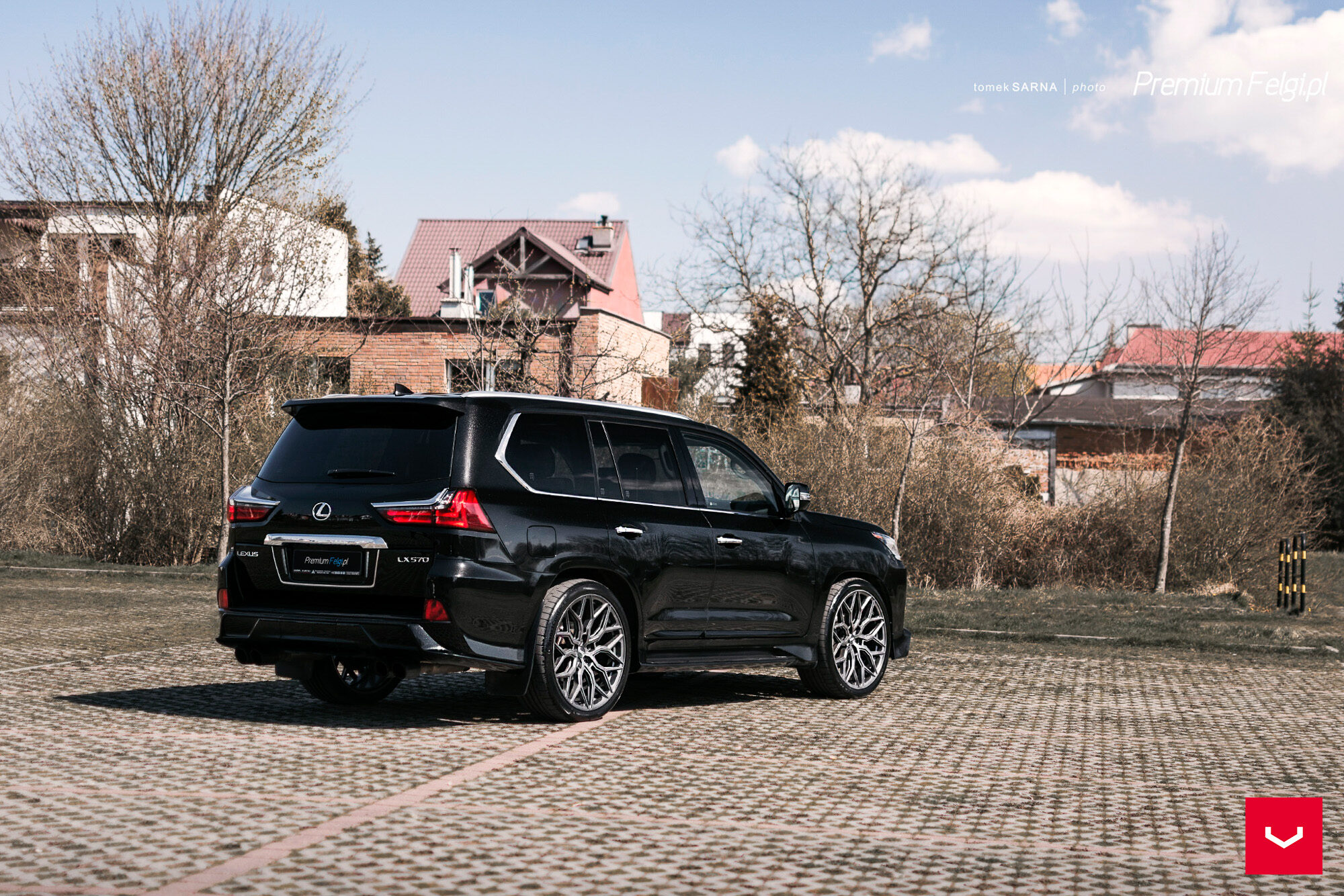 LEXUS LX 570 - HYBRID FORGED SERIES: HF-2 - Vossen Wheels