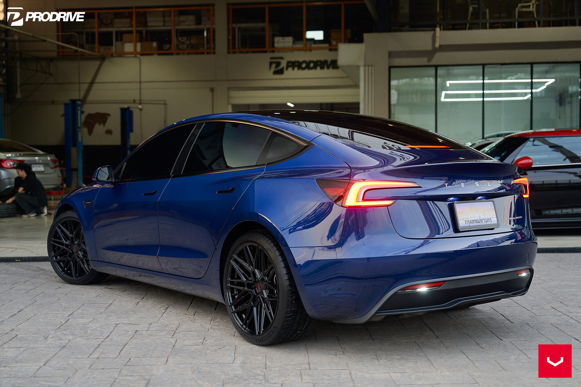 TESLA MODEL 3 HIGHLAND - HYBRID FORGED SERIES: HF-7 - Vossen Wheels