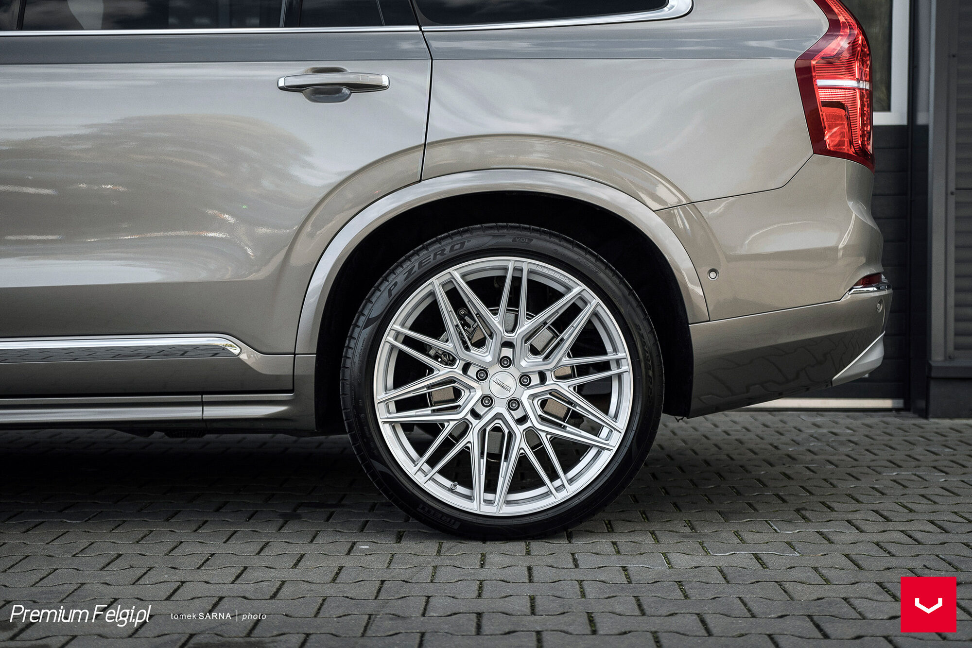 VOLVO XC90 T8 - HYBRID FORGED SERIES: HF-7 - Vossen Wheels