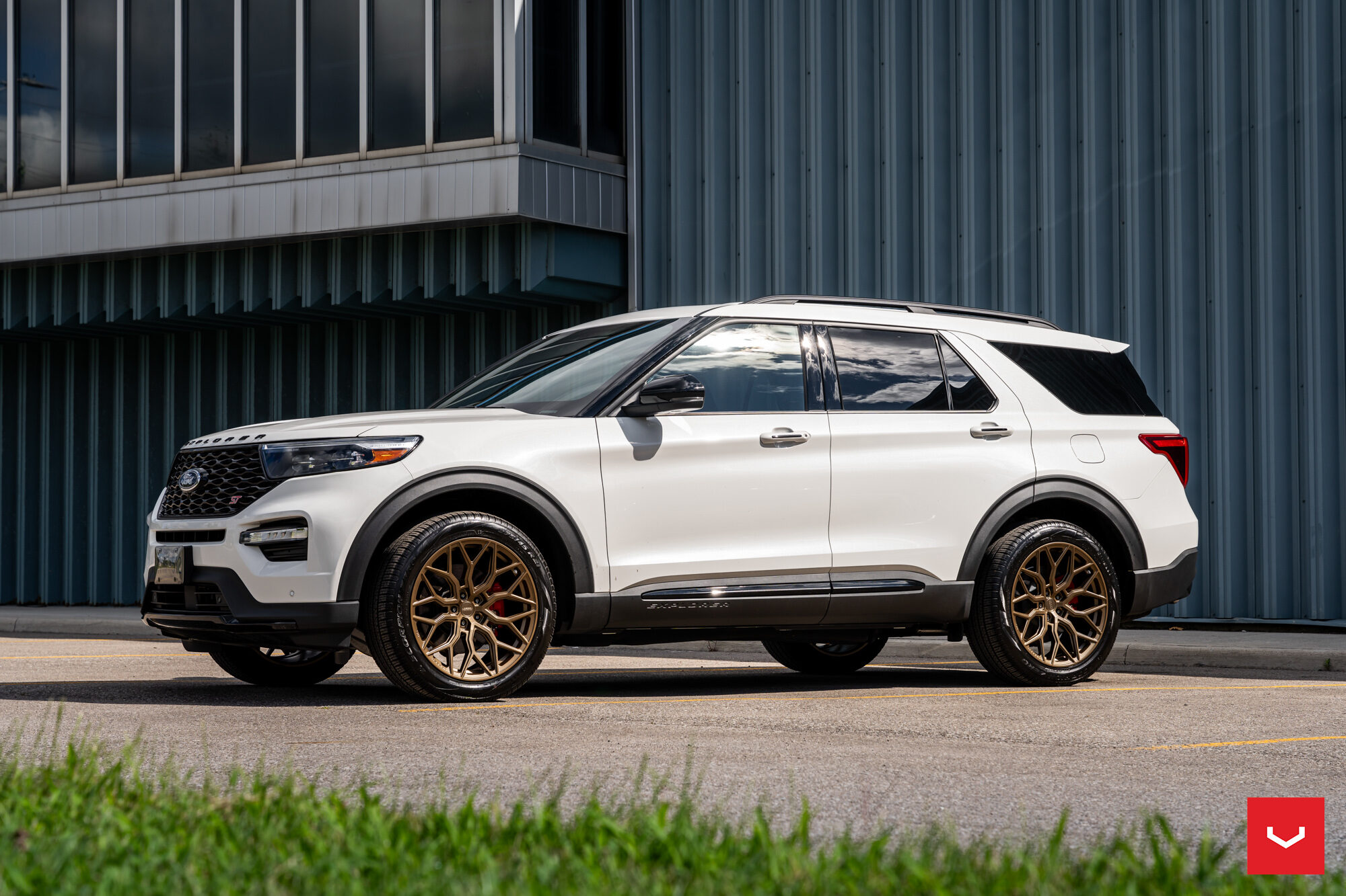 FORD EXPLORER ST - HYBRID FORGED SERIES: HF-2 - Vossen Wheels