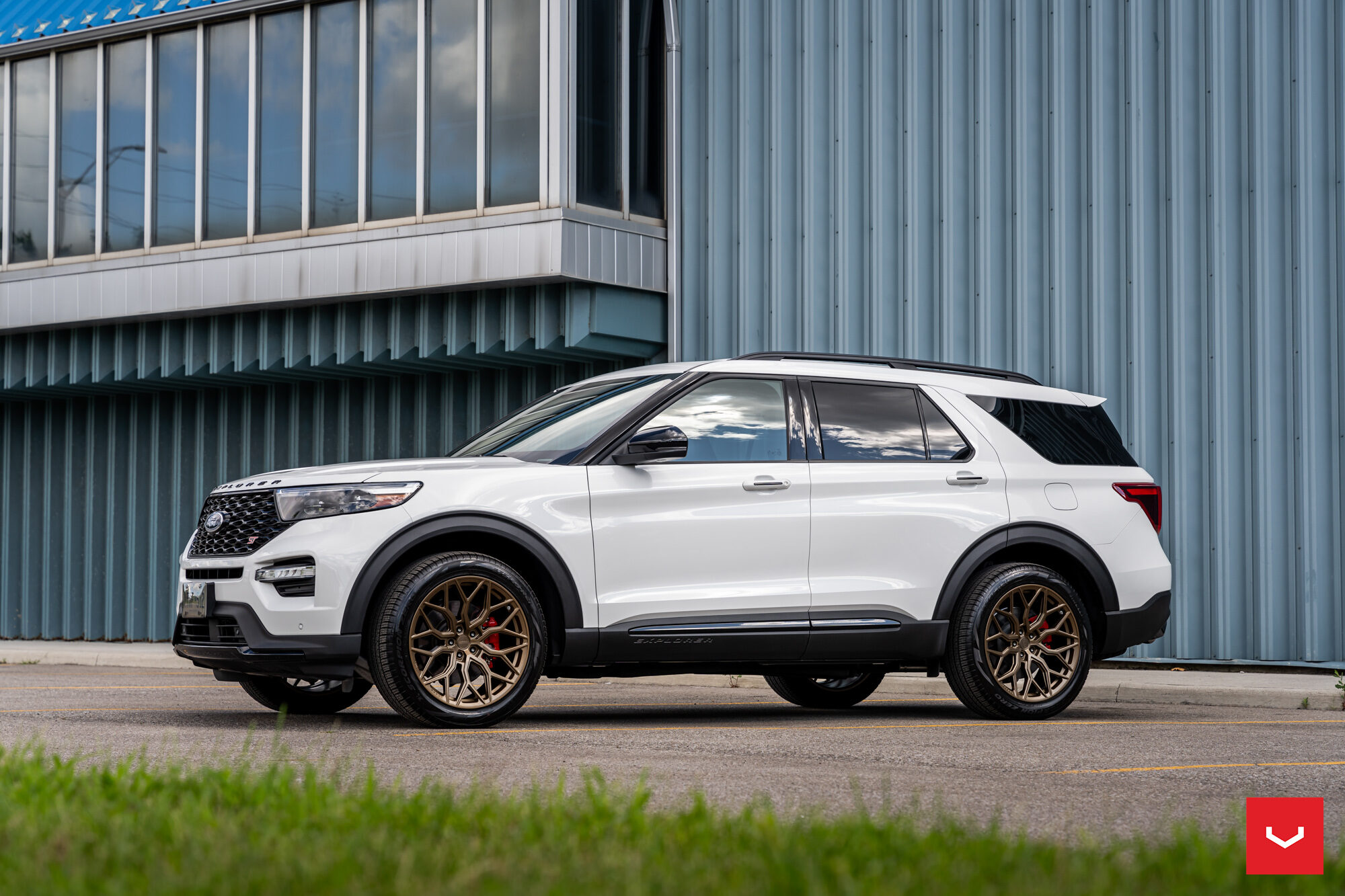 FORD EXPLORER ST - HYBRID FORGED SERIES: HF-2 - Vossen Wheels