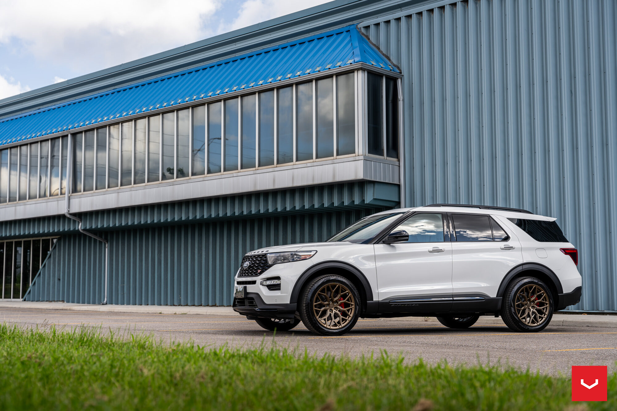 FORD EXPLORER ST - HYBRID FORGED SERIES: HF-2 - Vossen Wheels