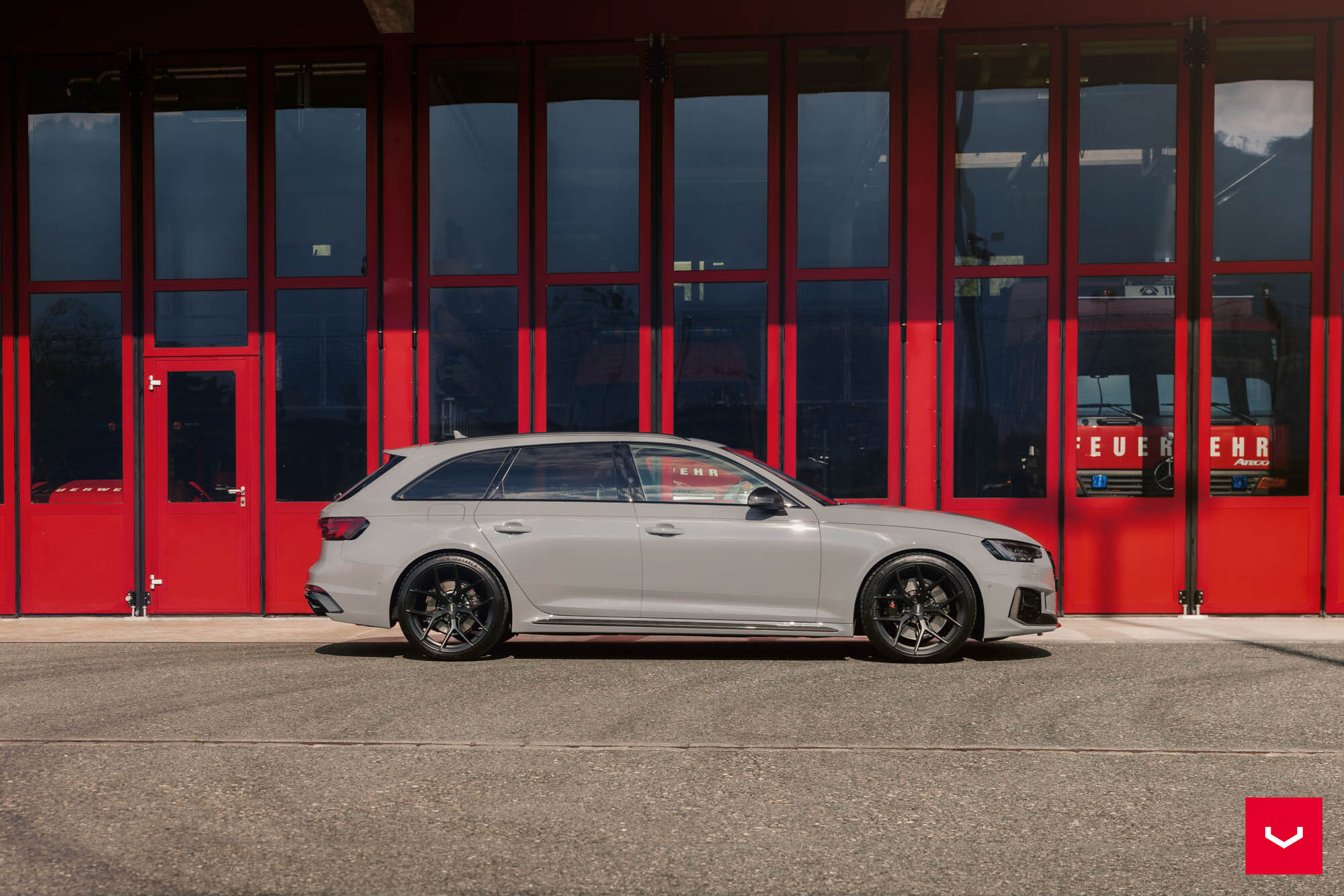 Audi RS4 - Hybrid Forged Series: HF-5 - Vossen Wheels
