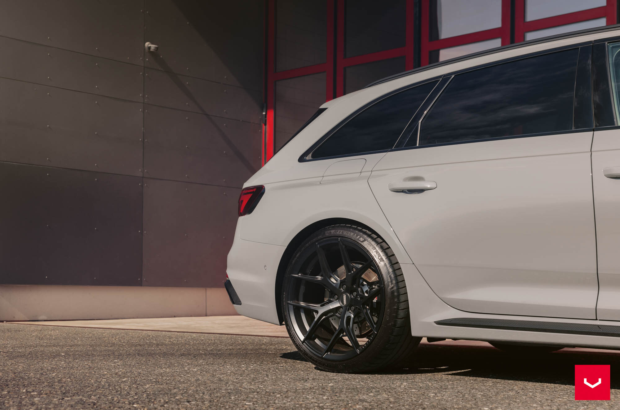 Audi RS4 - Hybrid Forged Series: HF-5 - Vossen Wheels