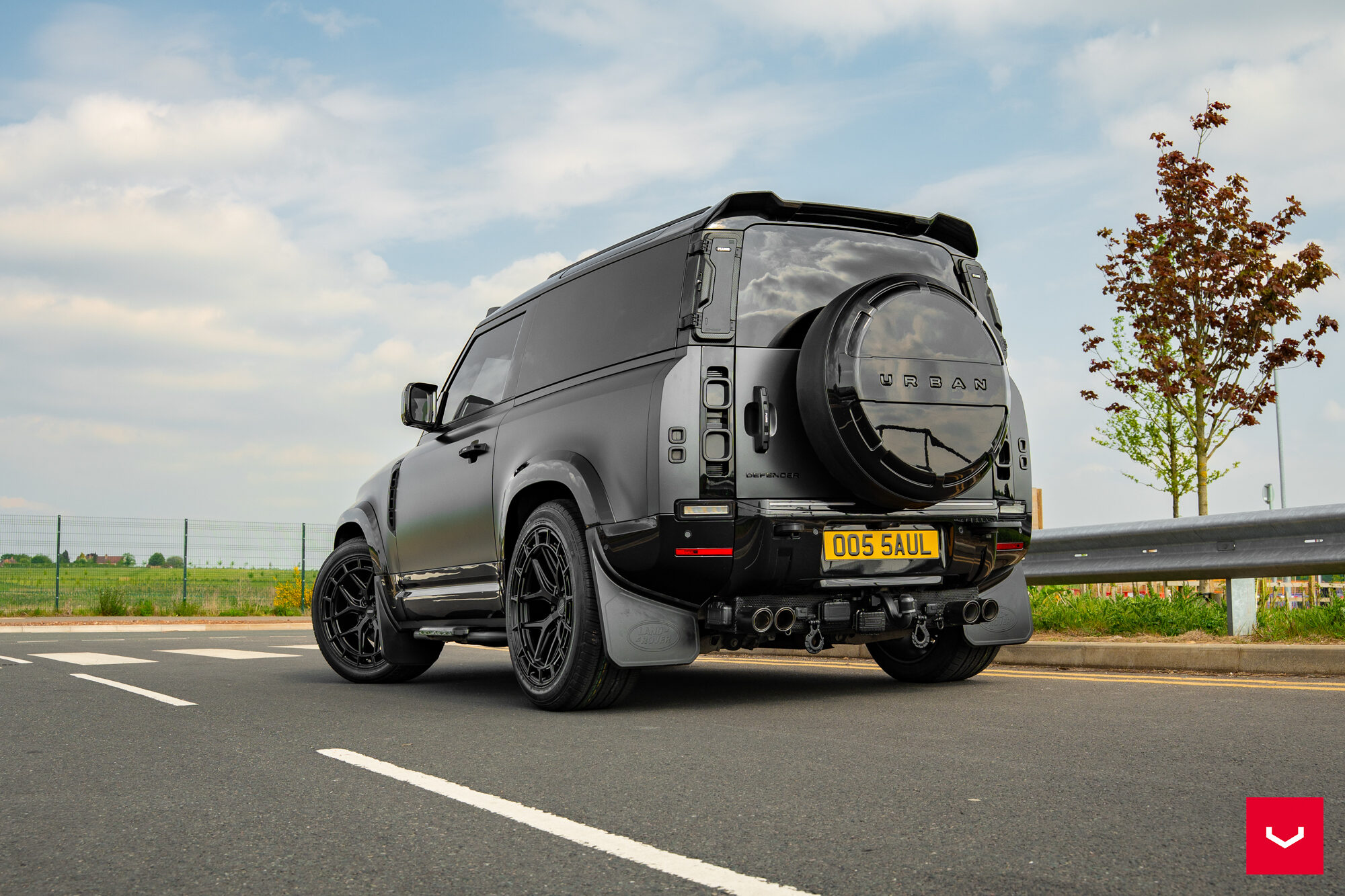 Land Rover Defender 90 - HFX Series: HFX-1 (5-Lug) - Vossen Wheels