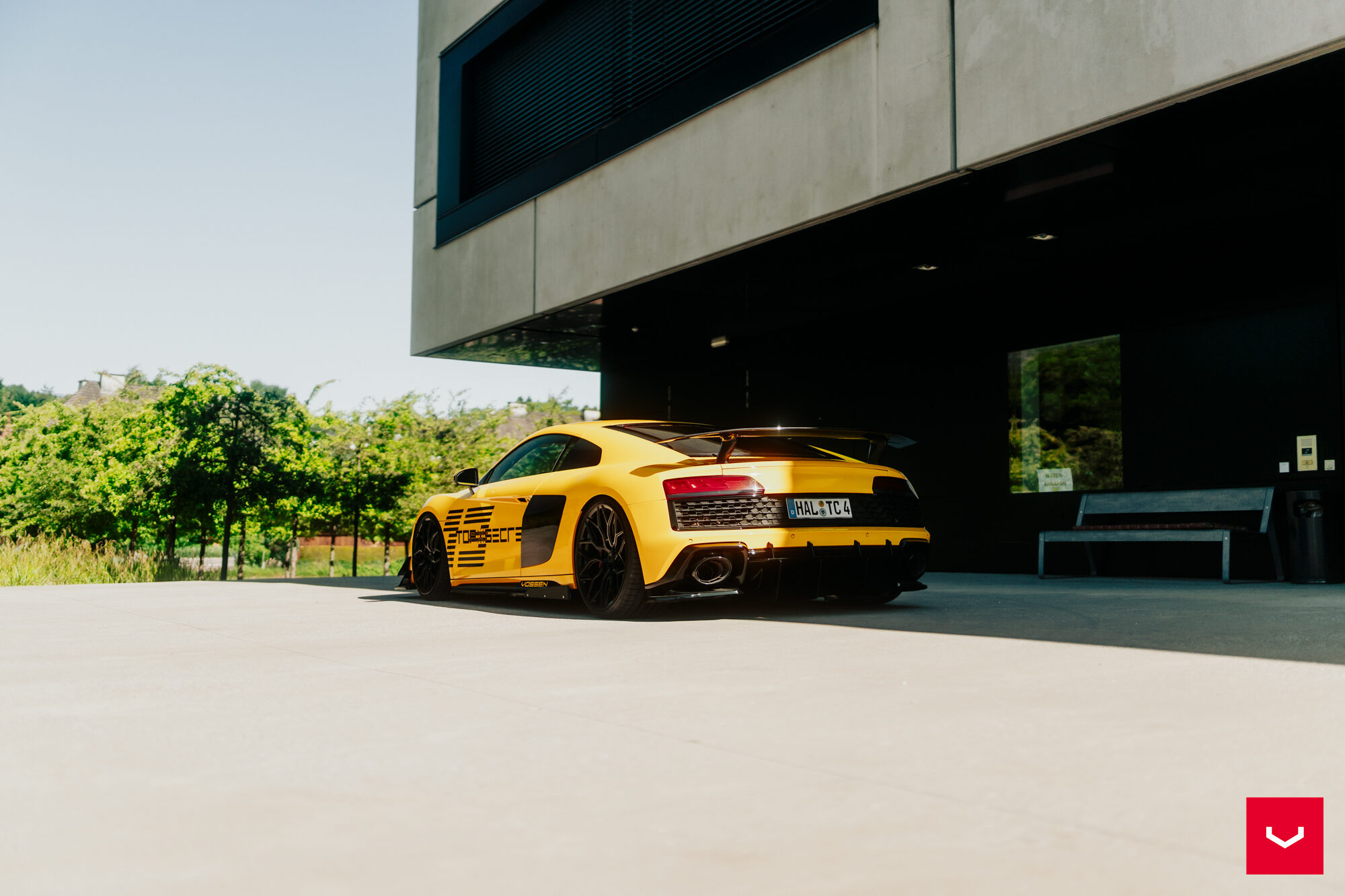 Audi R8 - Hybrid Forged Series: HF-2 - Vossen Wheels