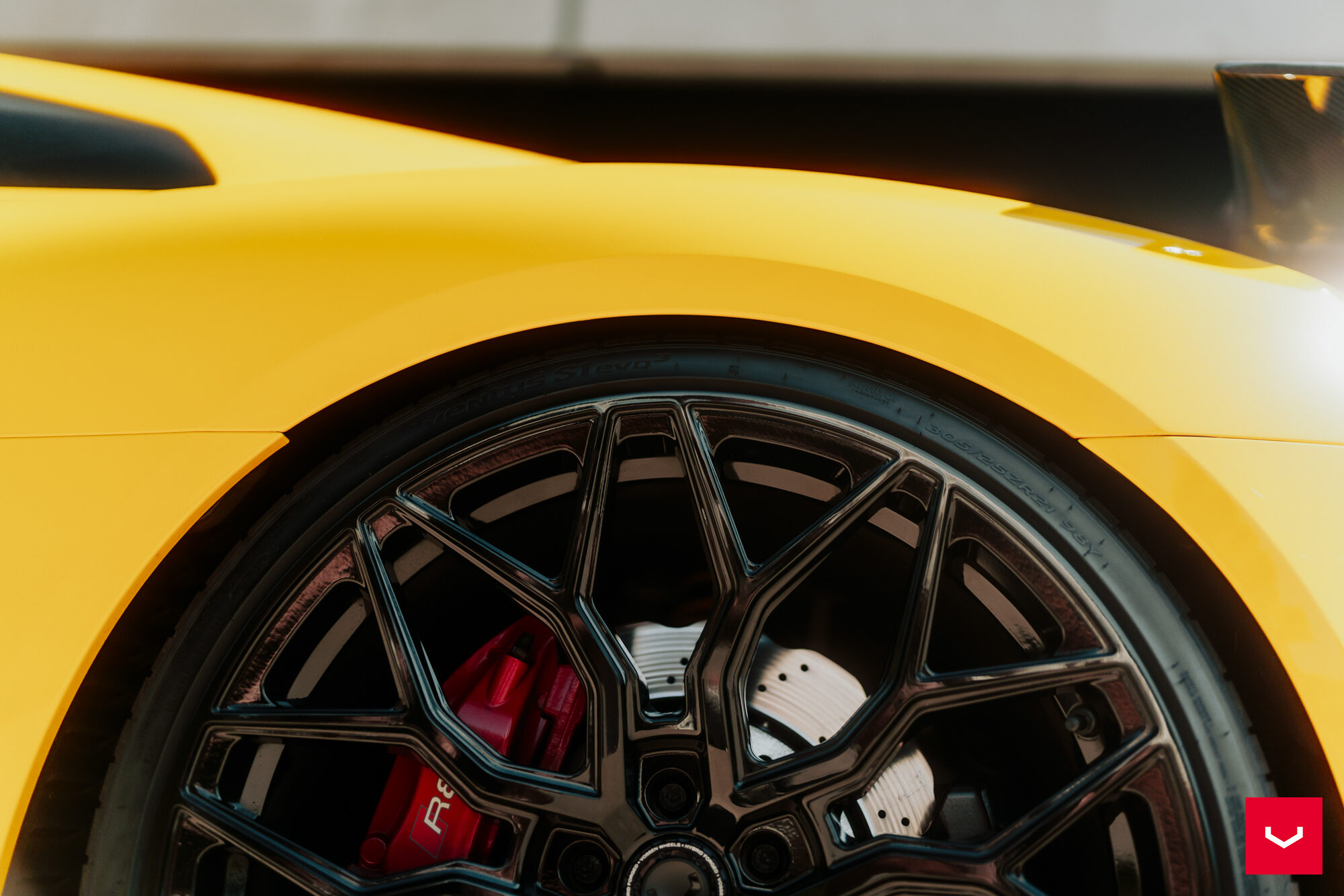 Audi R8 - Hybrid Forged Series: HF-2 - Vossen Wheels