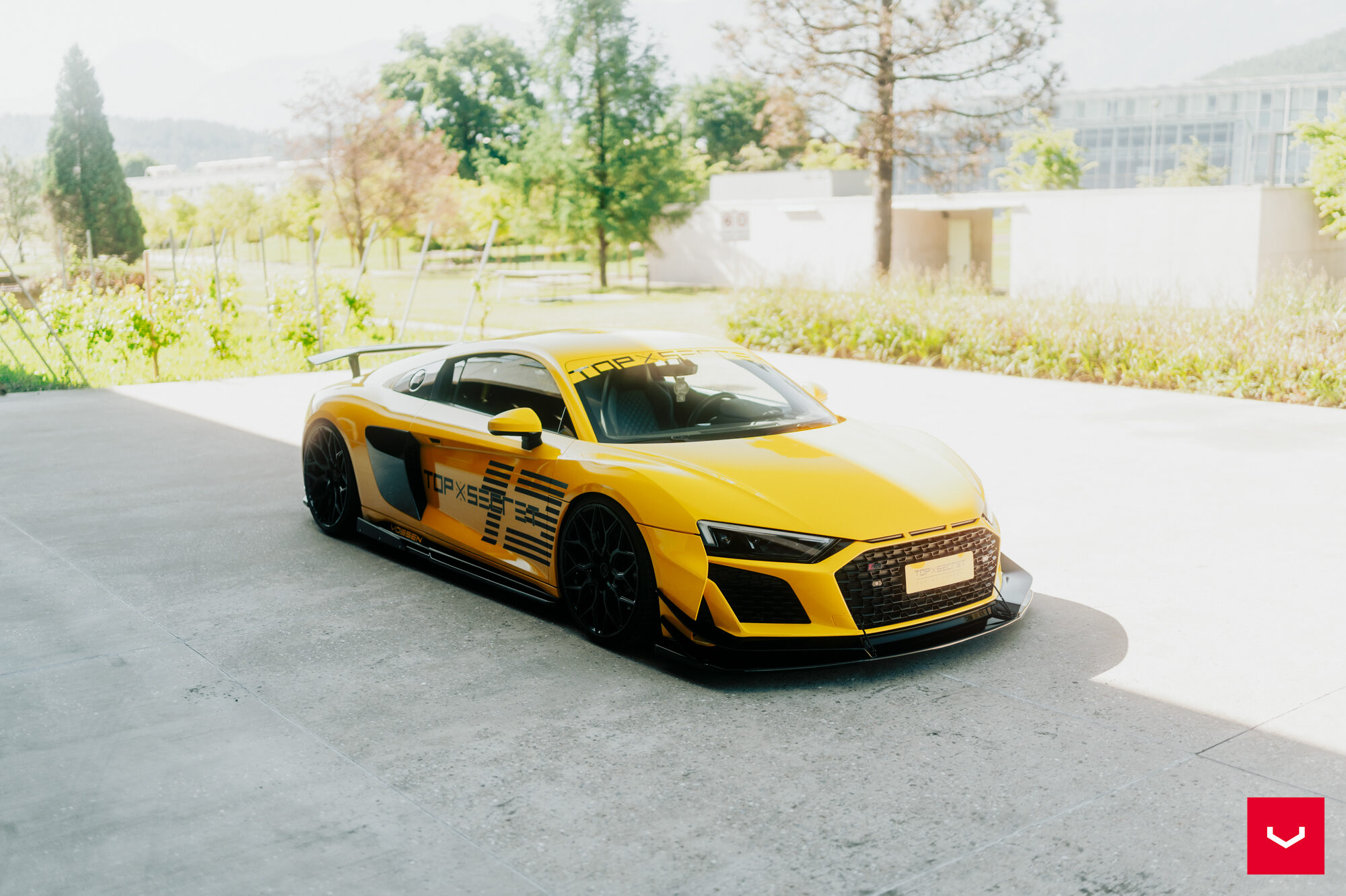 Audi R8 - Hybrid Forged Series: HF-2 - Vossen Wheels