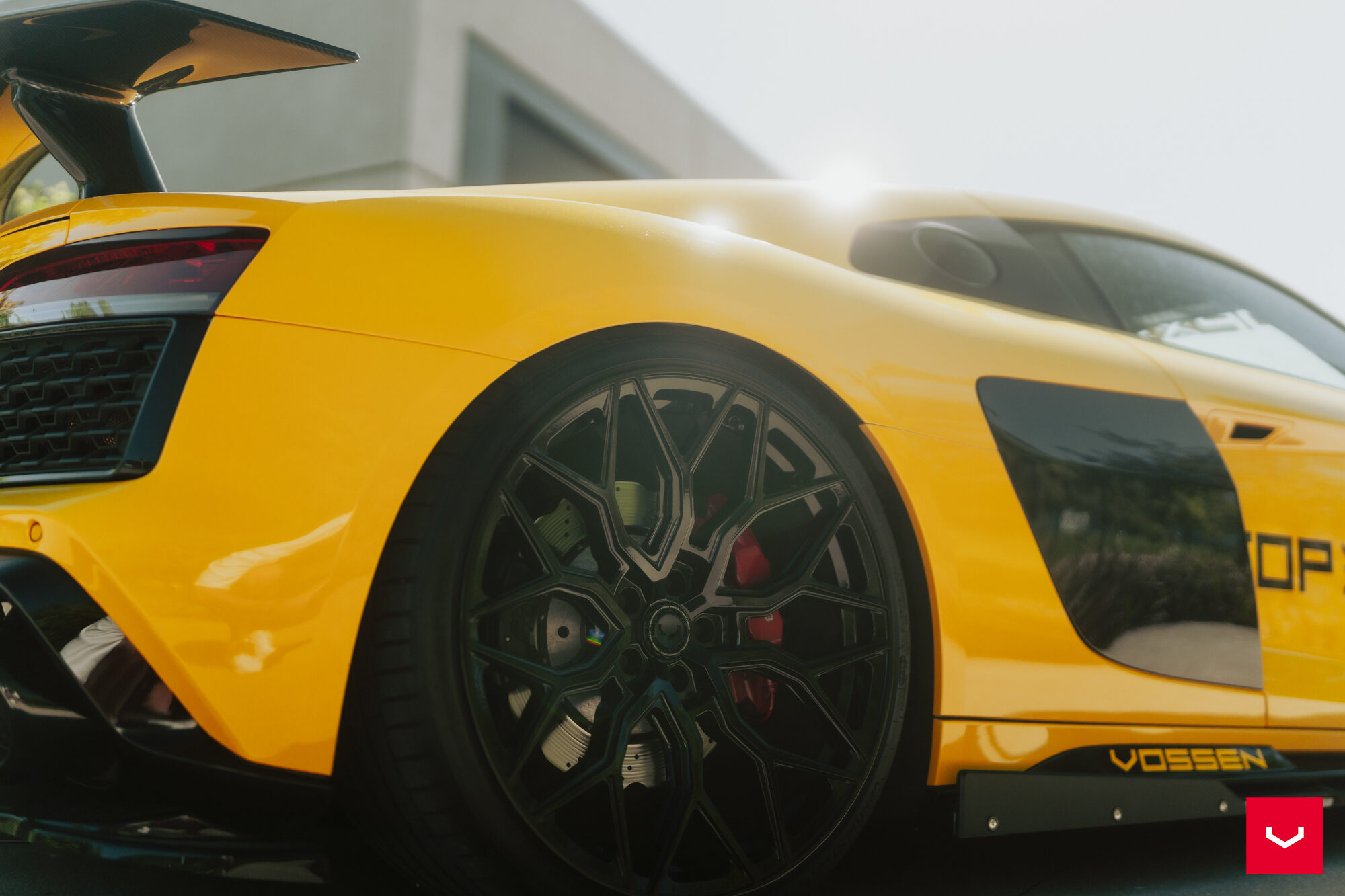 Audi R8 - Hybrid Forged Series: HF-2 - Vossen Wheels