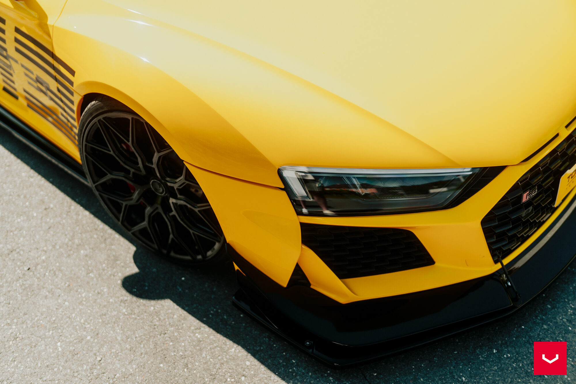 Audi R8 - Hybrid Forged Series: HF-2 - Vossen Wheels