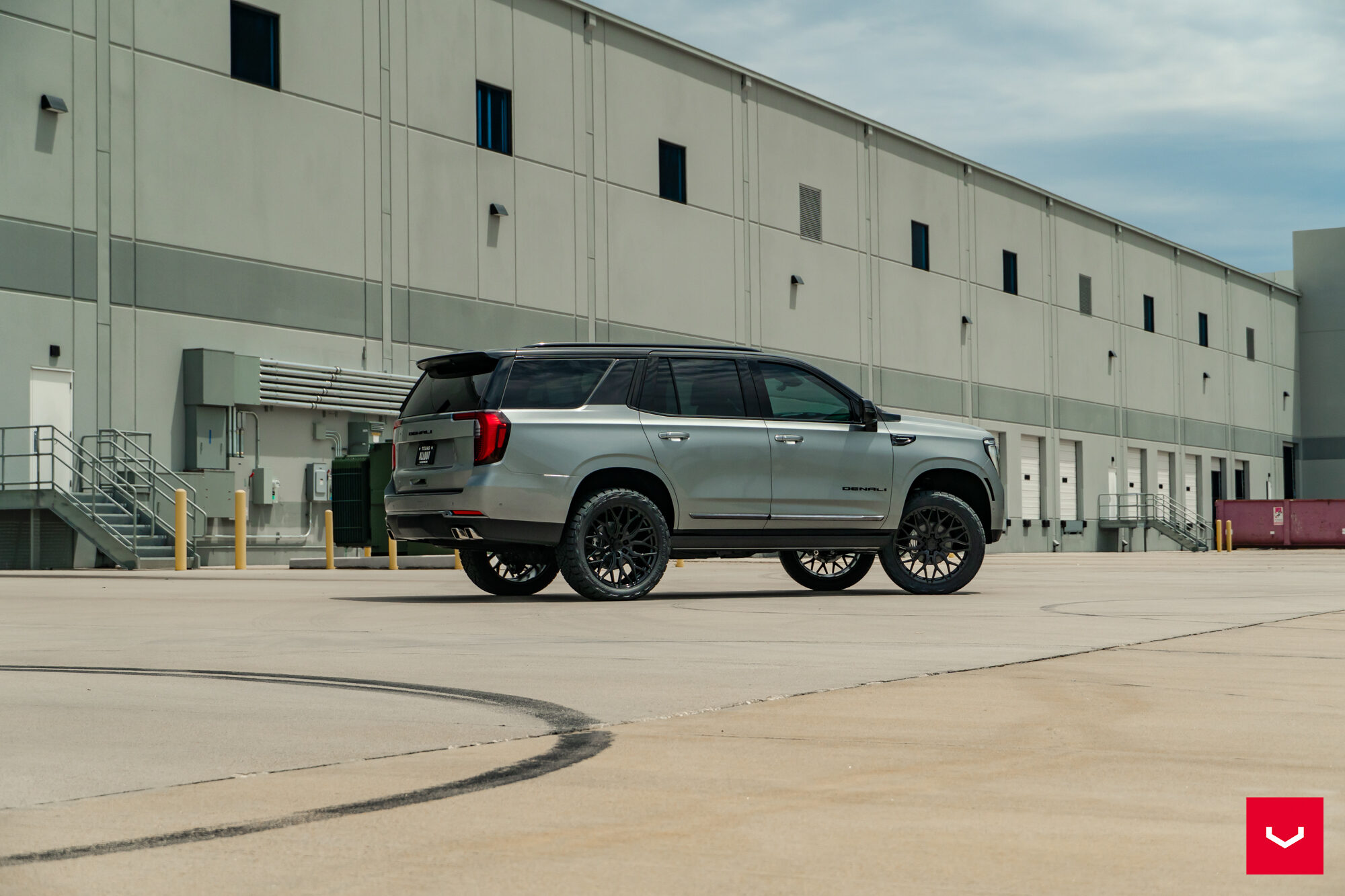 GMC Yukon Denali Ultimate - Hybrid Forged Series: HF6-3 - Vossen Wheels