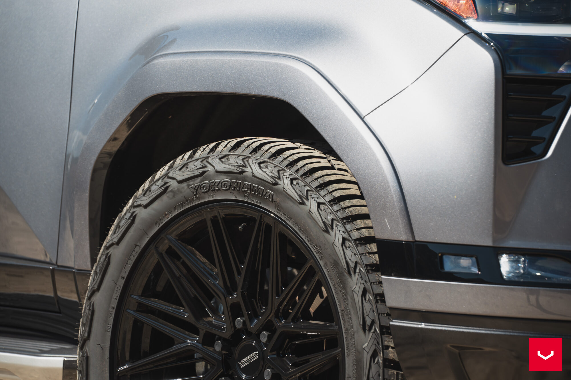 Leus GX550 - Hybrid Forged Series: HF6-5 - Vossen Wheels